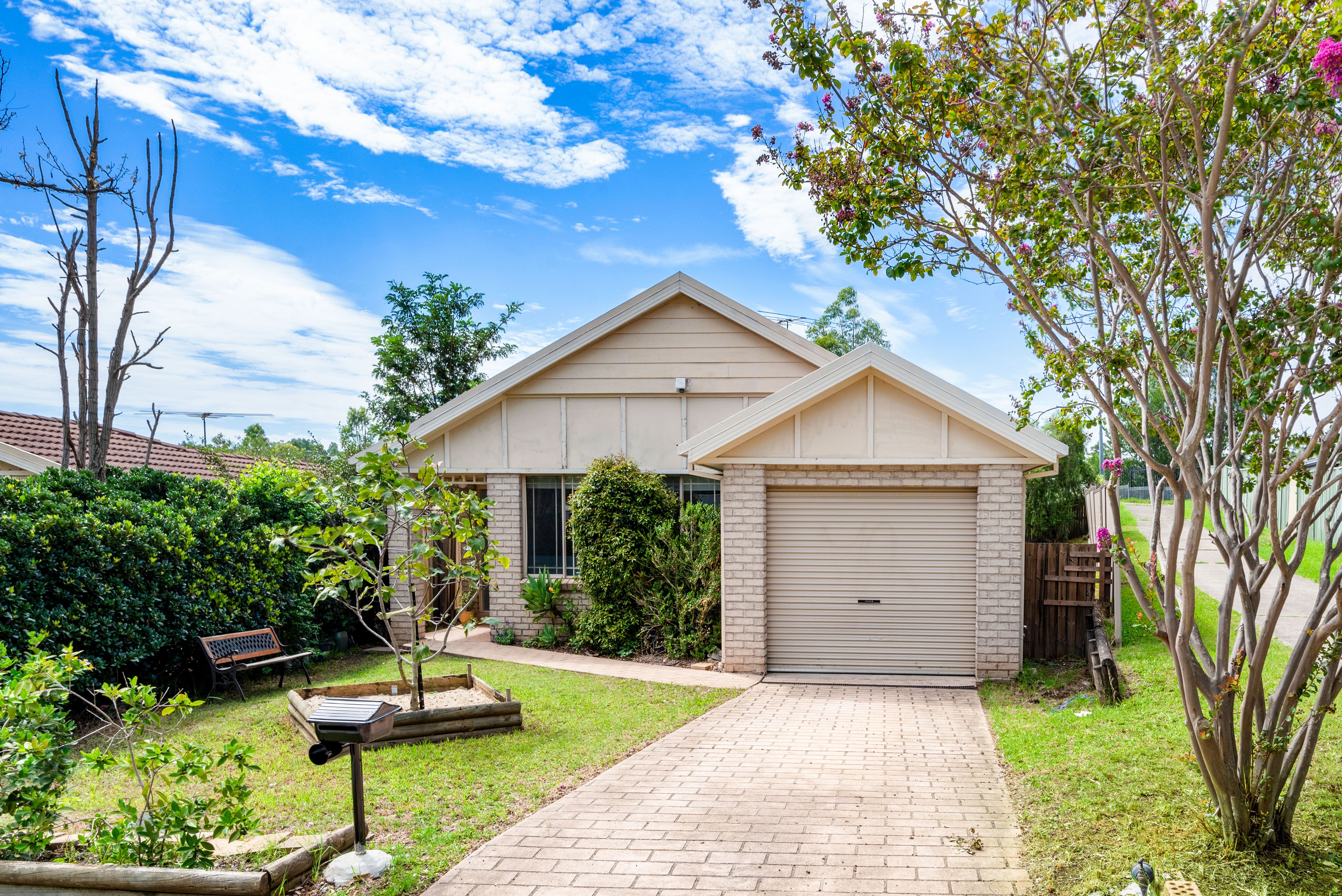 22 Styles Crescent, Minto, NSW 2566 - Sold House - Ray White Macarthur ...