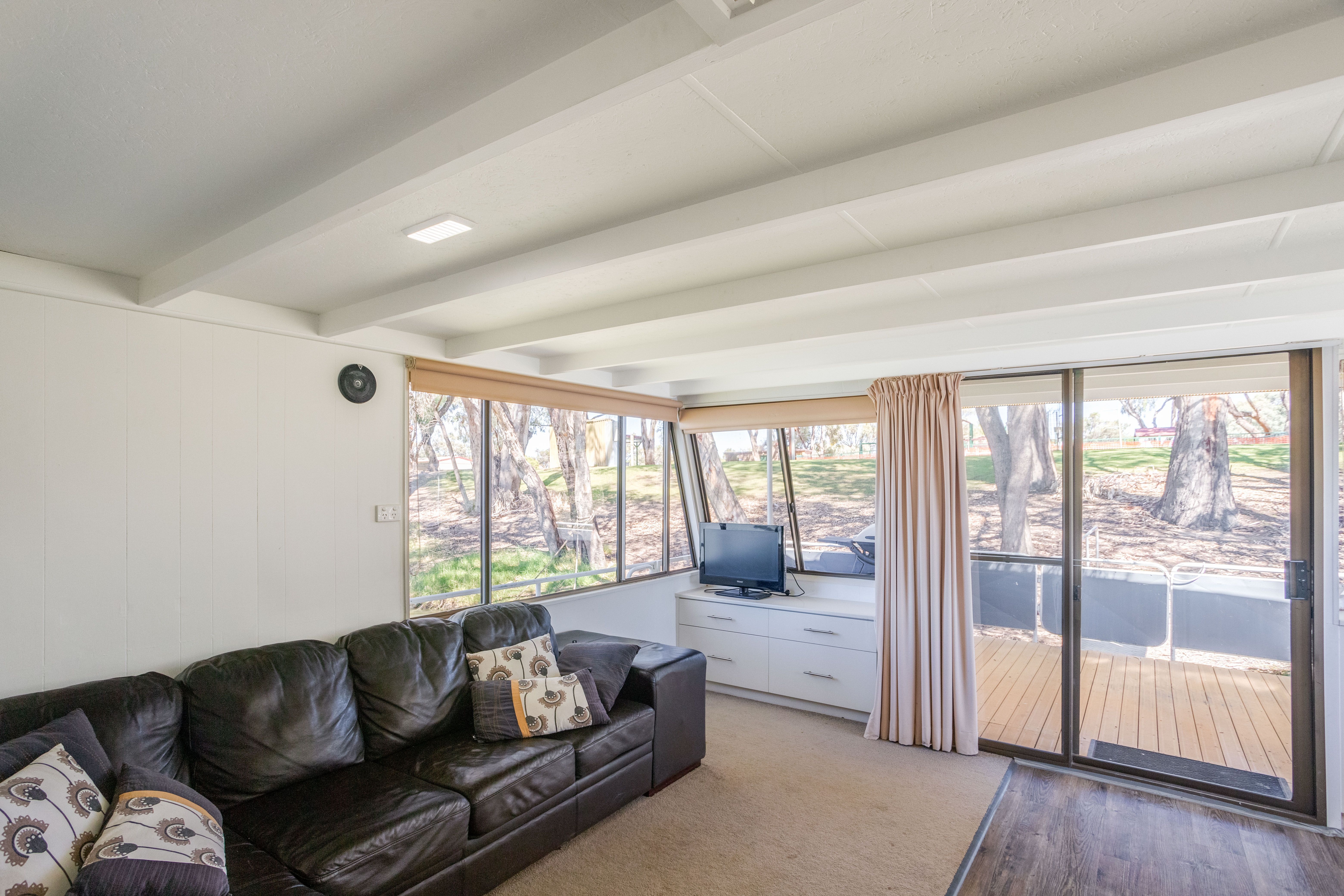 Houseboat Frida Blue Riverview Drive, Berri, SA 5343 - Sold House - Ray ...