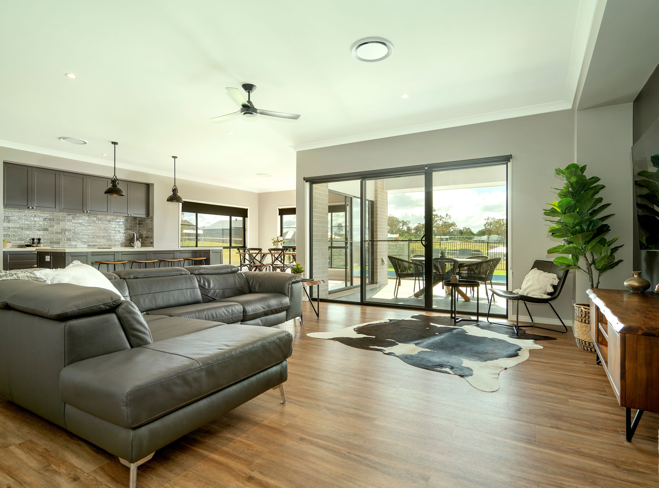 6 Daintree Crescent, Meringandan West, QLD 4352 - Sold House - Ray ...