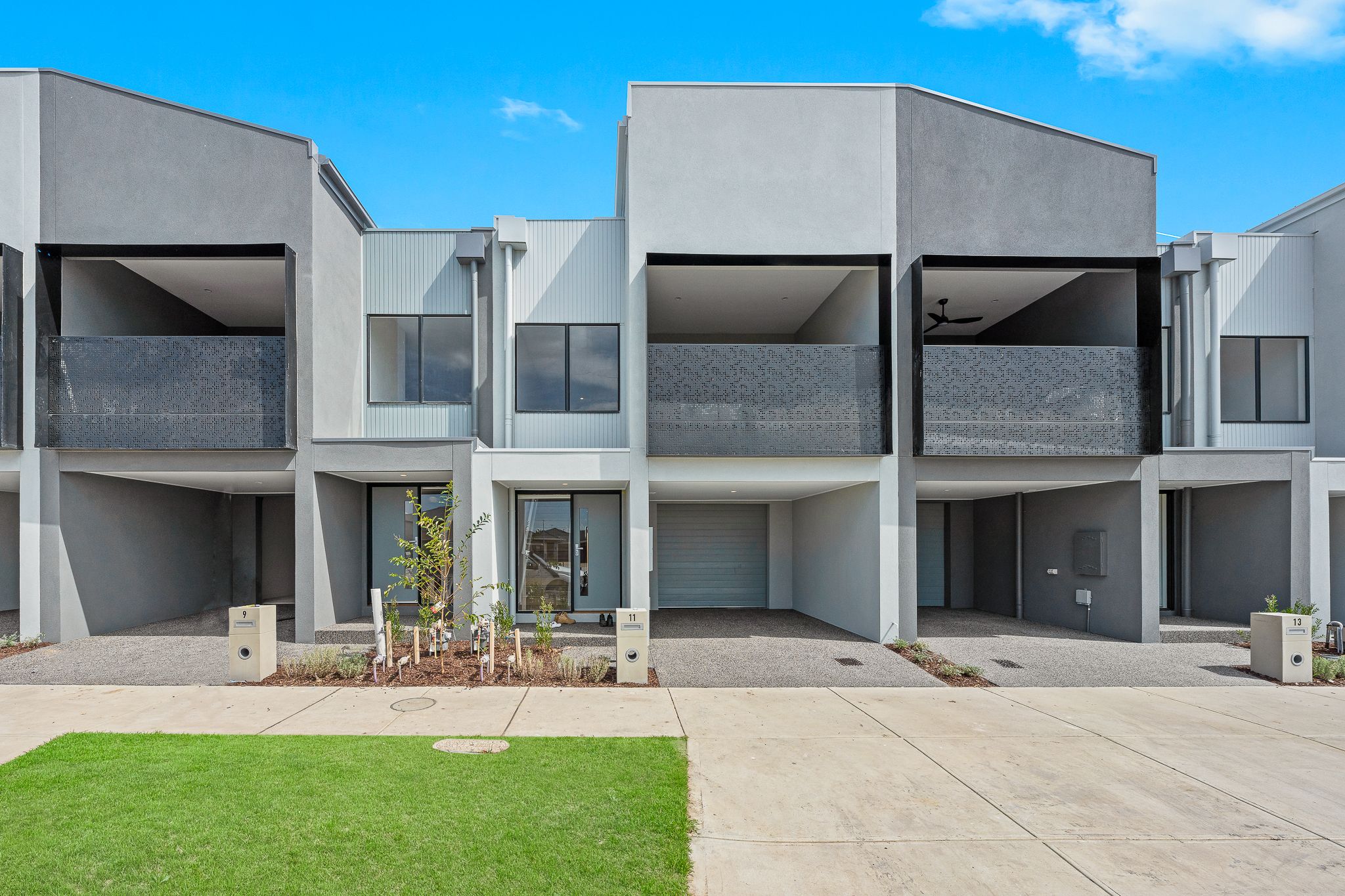 11 Charisma Circuit, Cranbourne South, VIC 3977 - Leased Townhouse ...