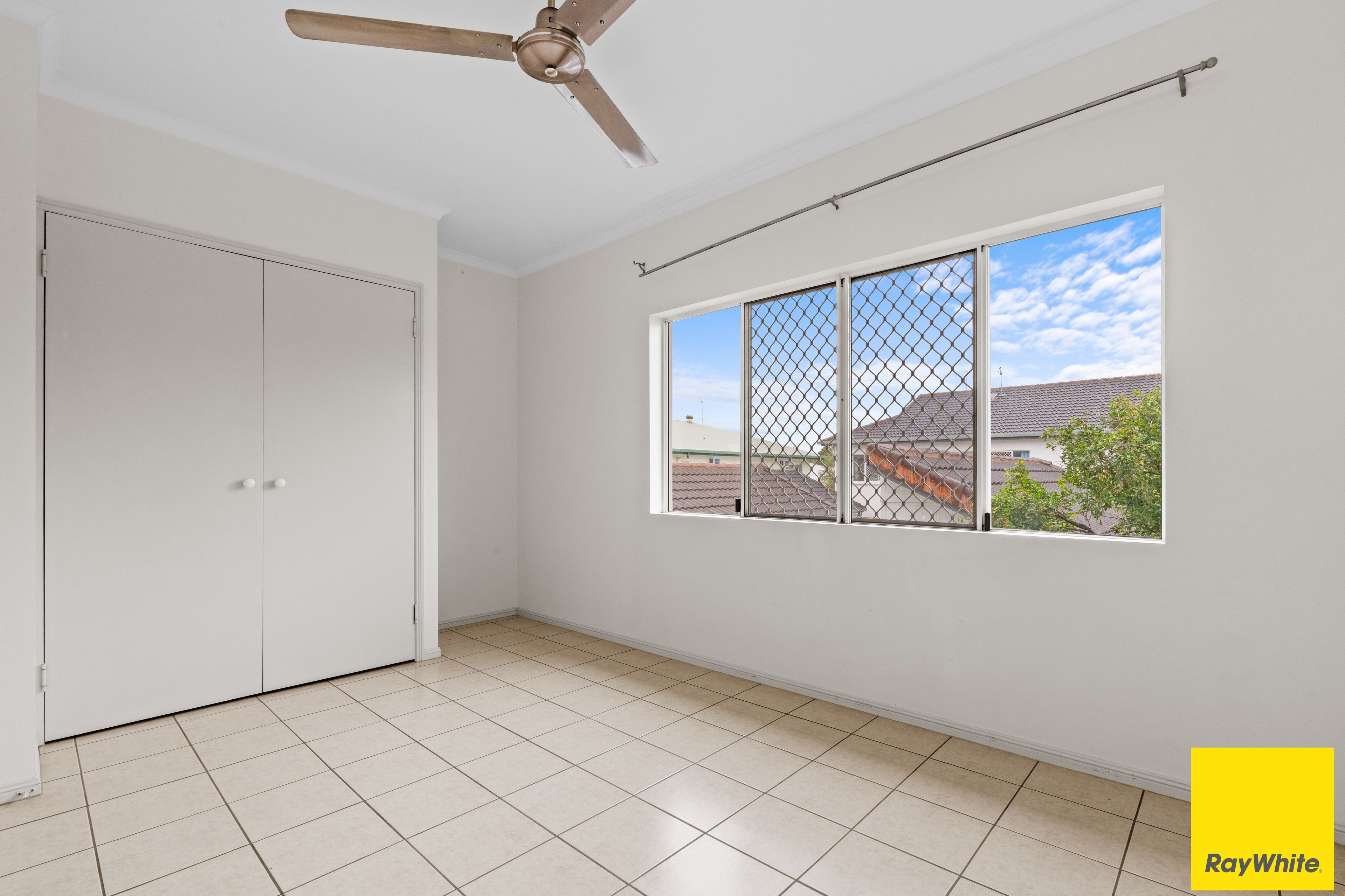 1/2 Cavanagh Street, Woree, QLD 4868 - Sold Townhouse - Ray White ...