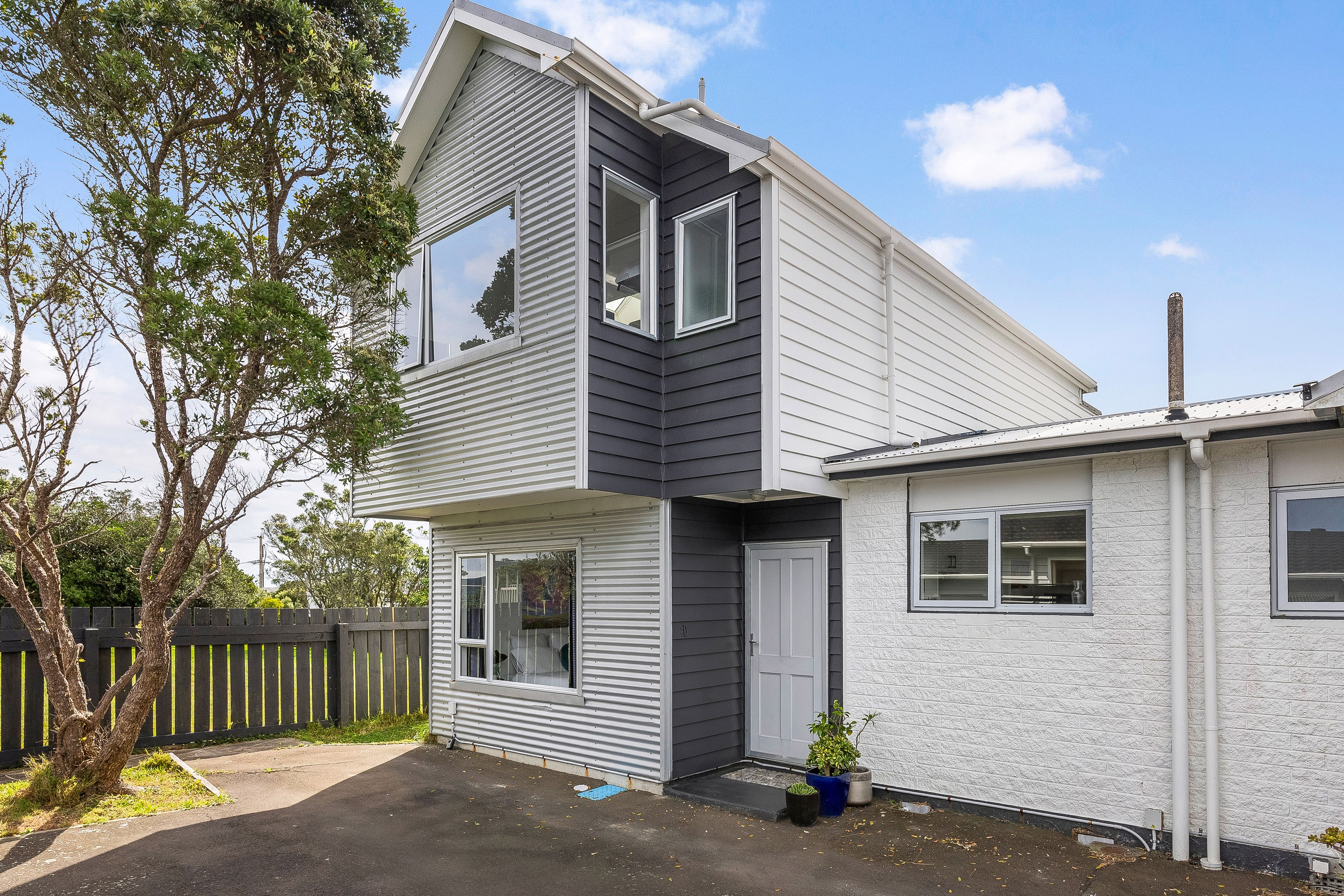 7D Cheyne Walk, Newlands, Wellington City 6037 - Sold House - Ray White ...