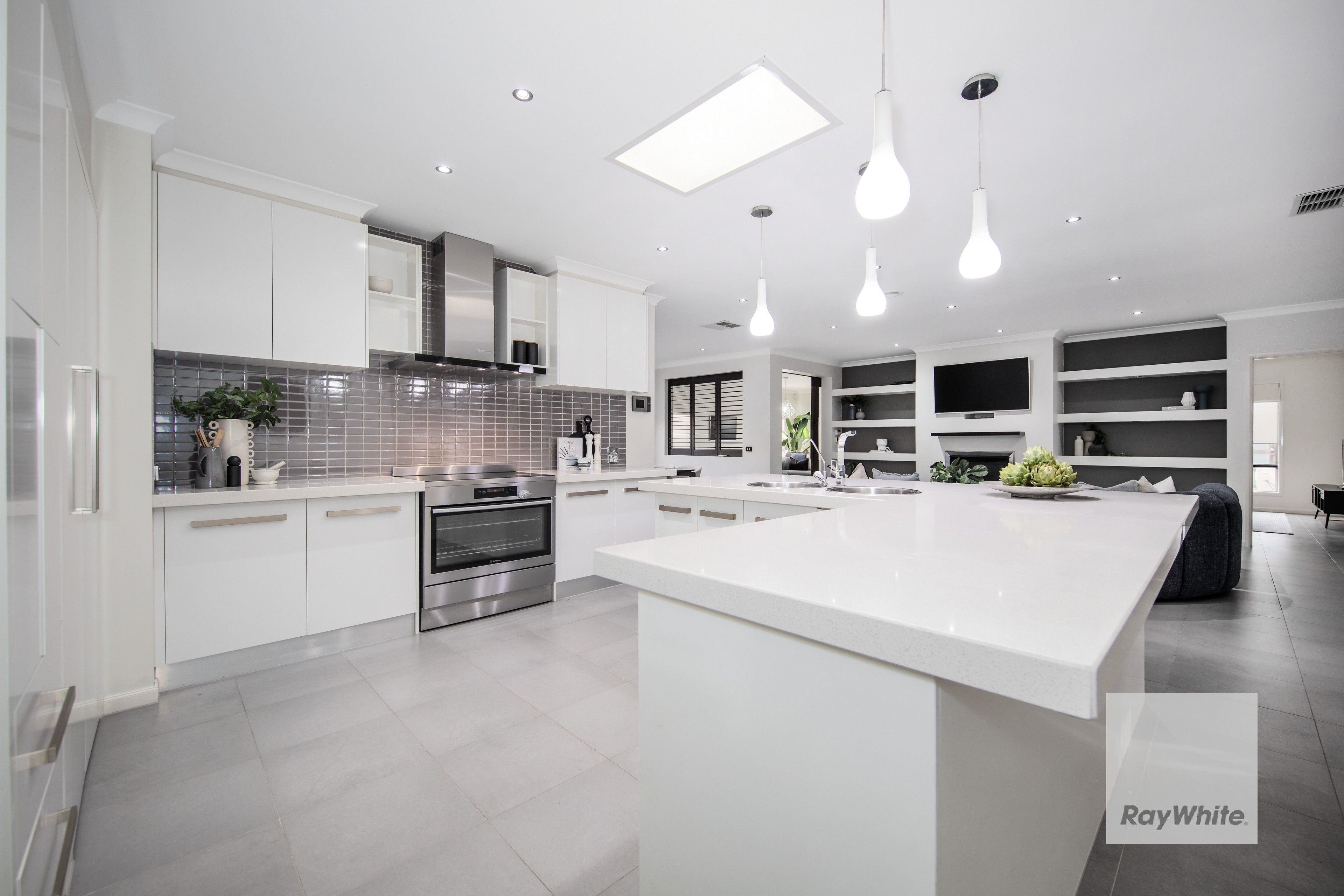 15 Barwon Street, Taylors Hill, VIC 3037 - House for Sale - Ray White ...