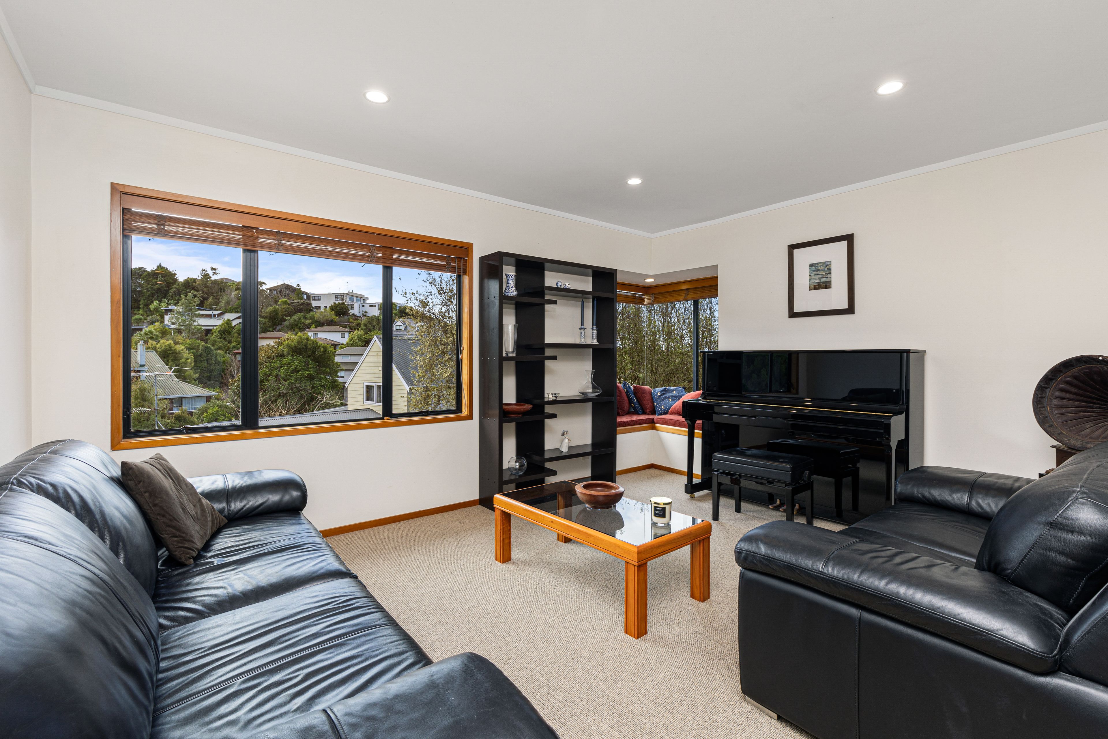 8B Penguin Drive, Murrays Bay, North Shore City 0630 - Sold House - Ray ...