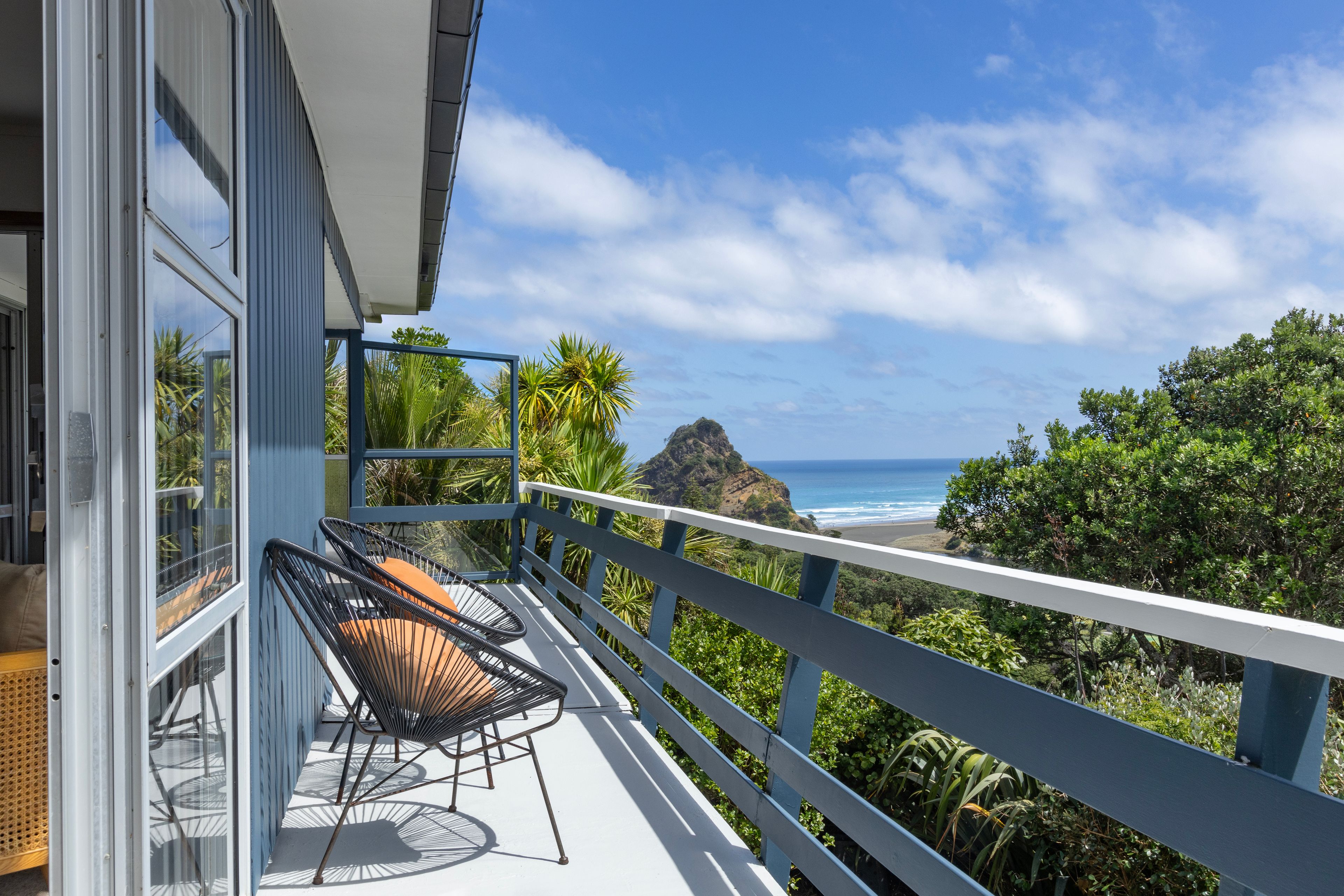 91 Seaview Road, Piha, Waitakere City 0772 - Sold House - Ray White ...