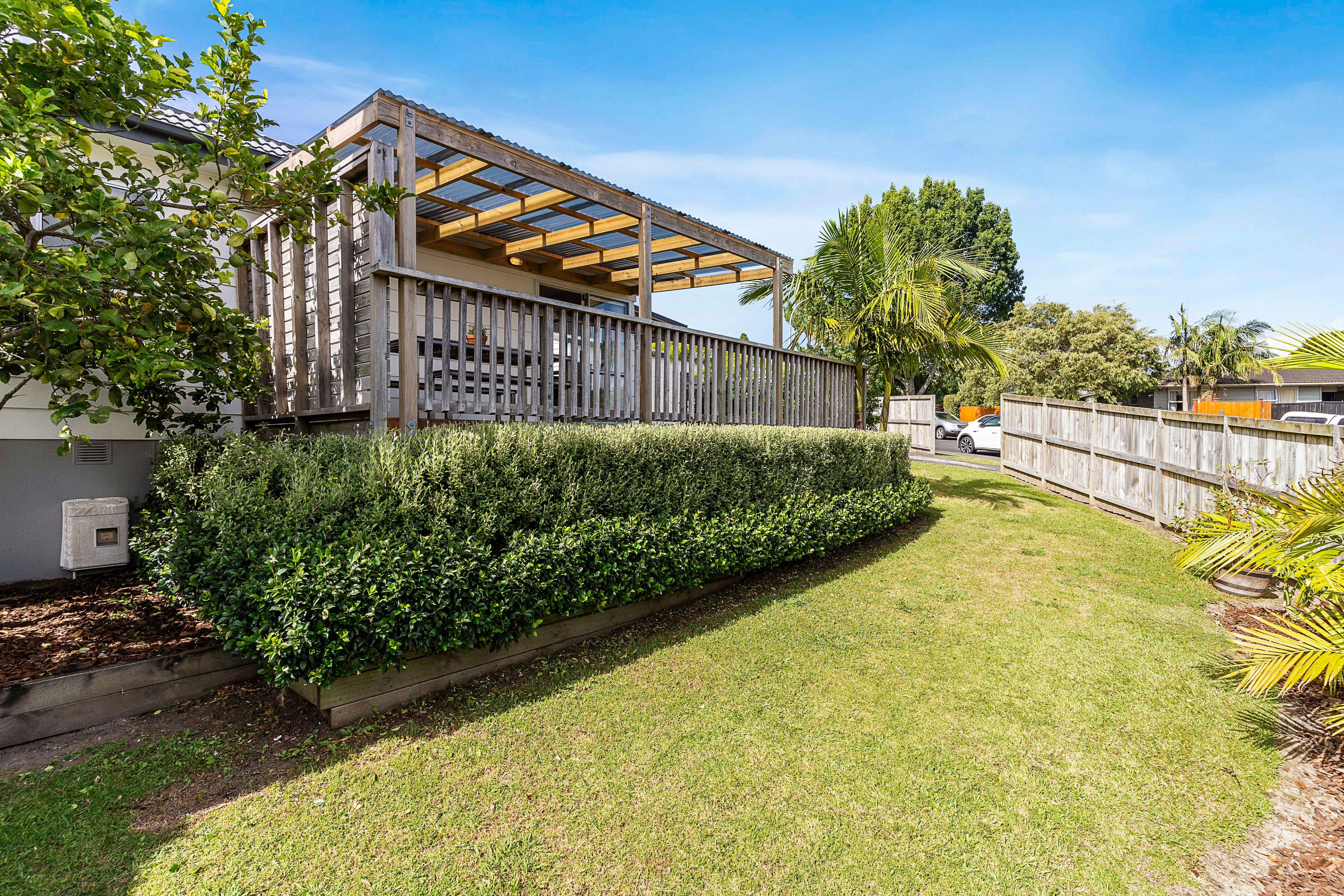 2/18 Flaxdale Street, Birkdale, North Shore City 0626 - Sold House ...