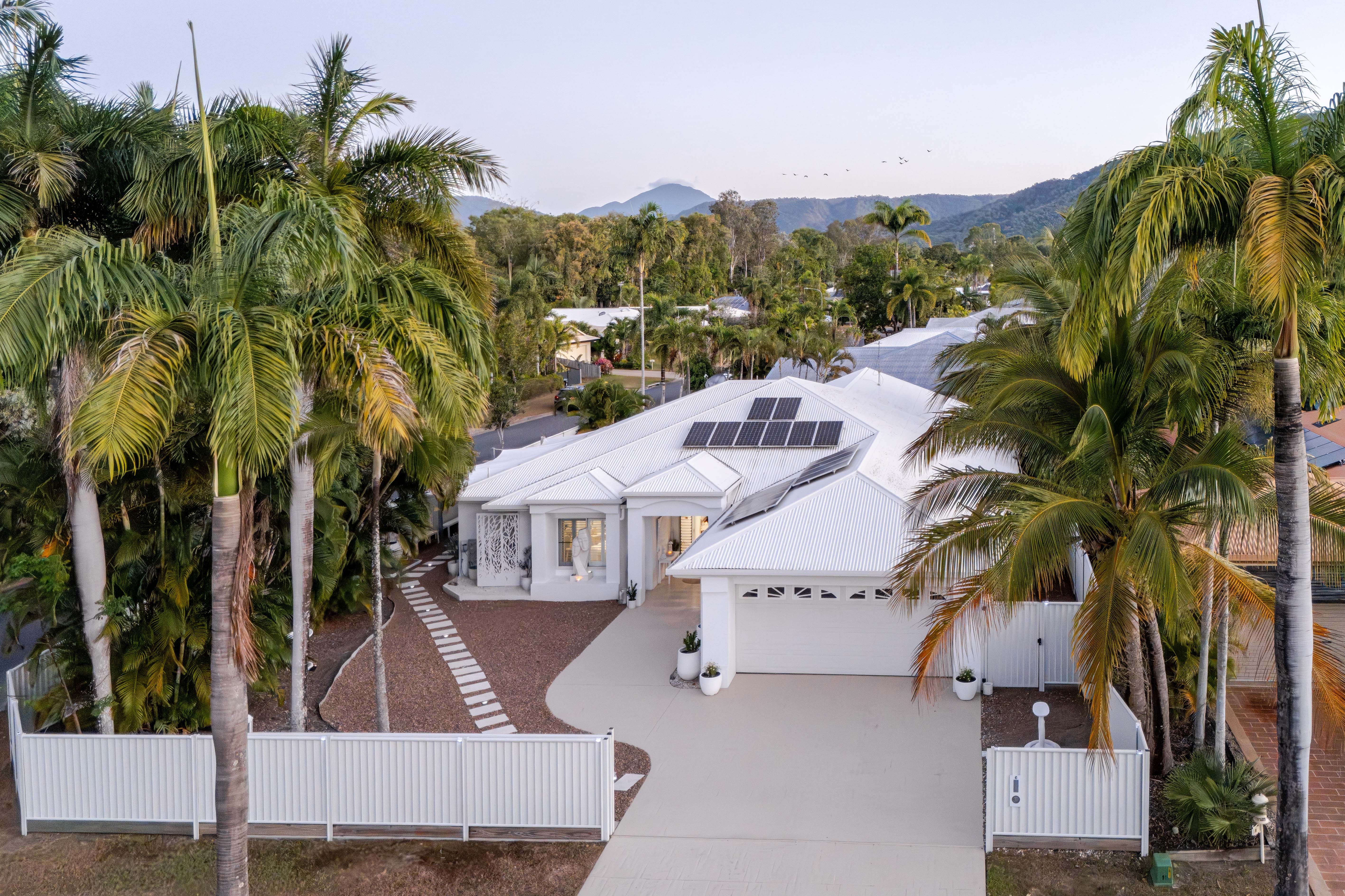 6 Ulysses Avenue, Port Douglas, QLD 4877 - Sold House - Ray White Port ...
