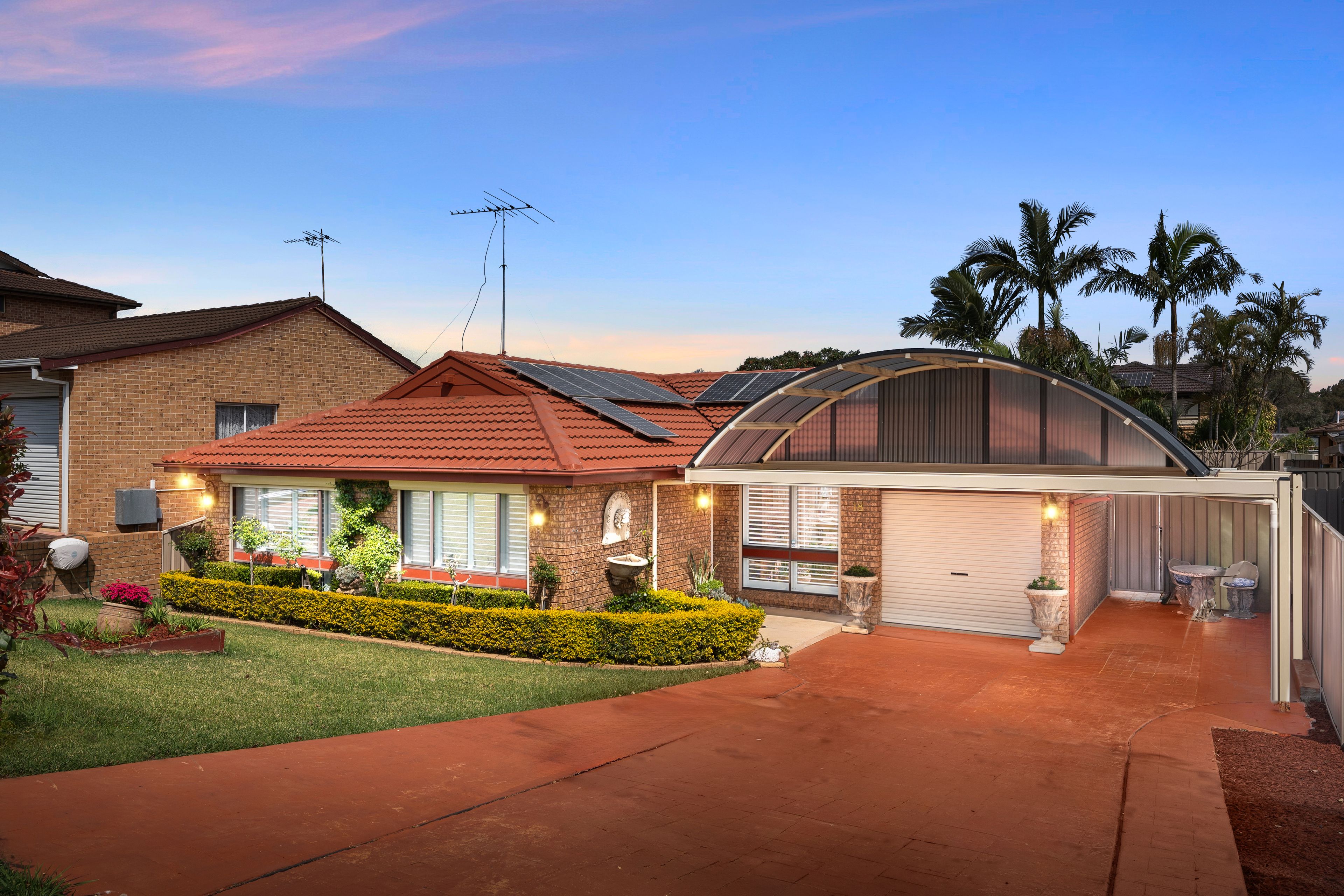18 Prairie Vale Road, Bossley Park, NSW 2176 - Sold House - Three ...