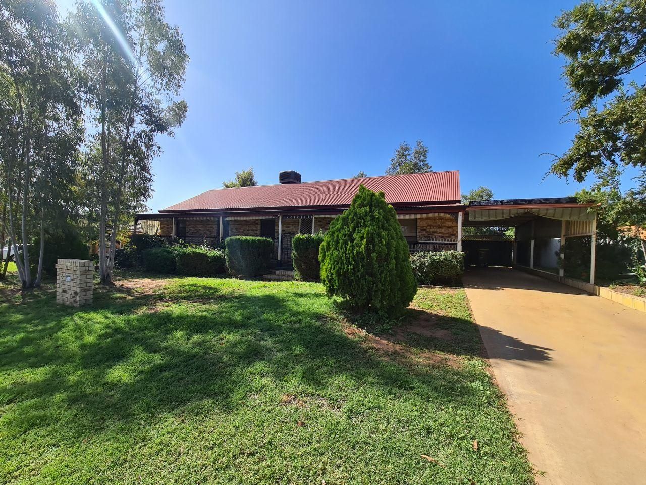 9 Adams Avenue, Condobolin, NSW 2877 - Leased House - Ray White Parkes ...