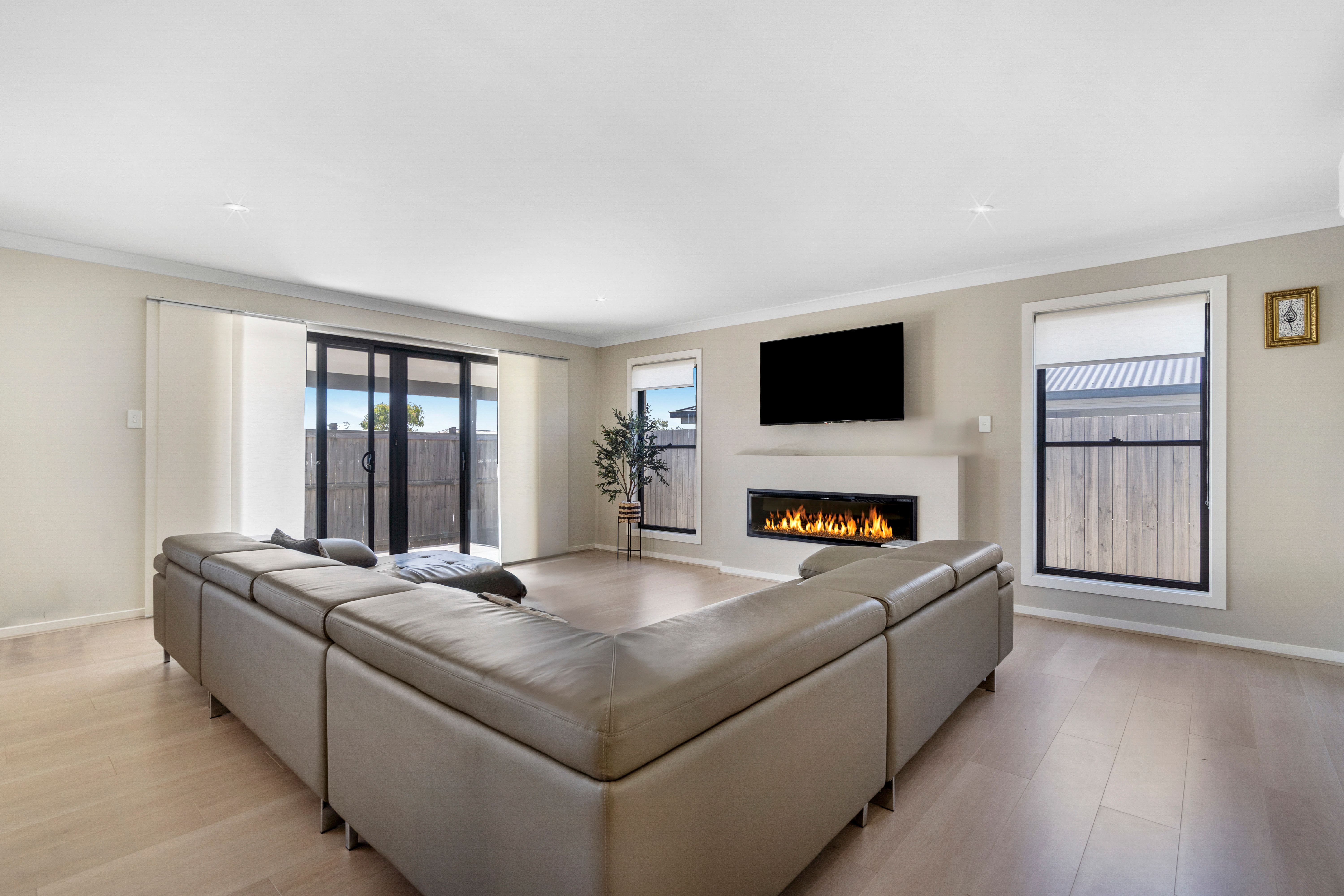 28 Neumann Drive, Yarrabilba, QLD 4207 - Leased House - Ray White Rochedale