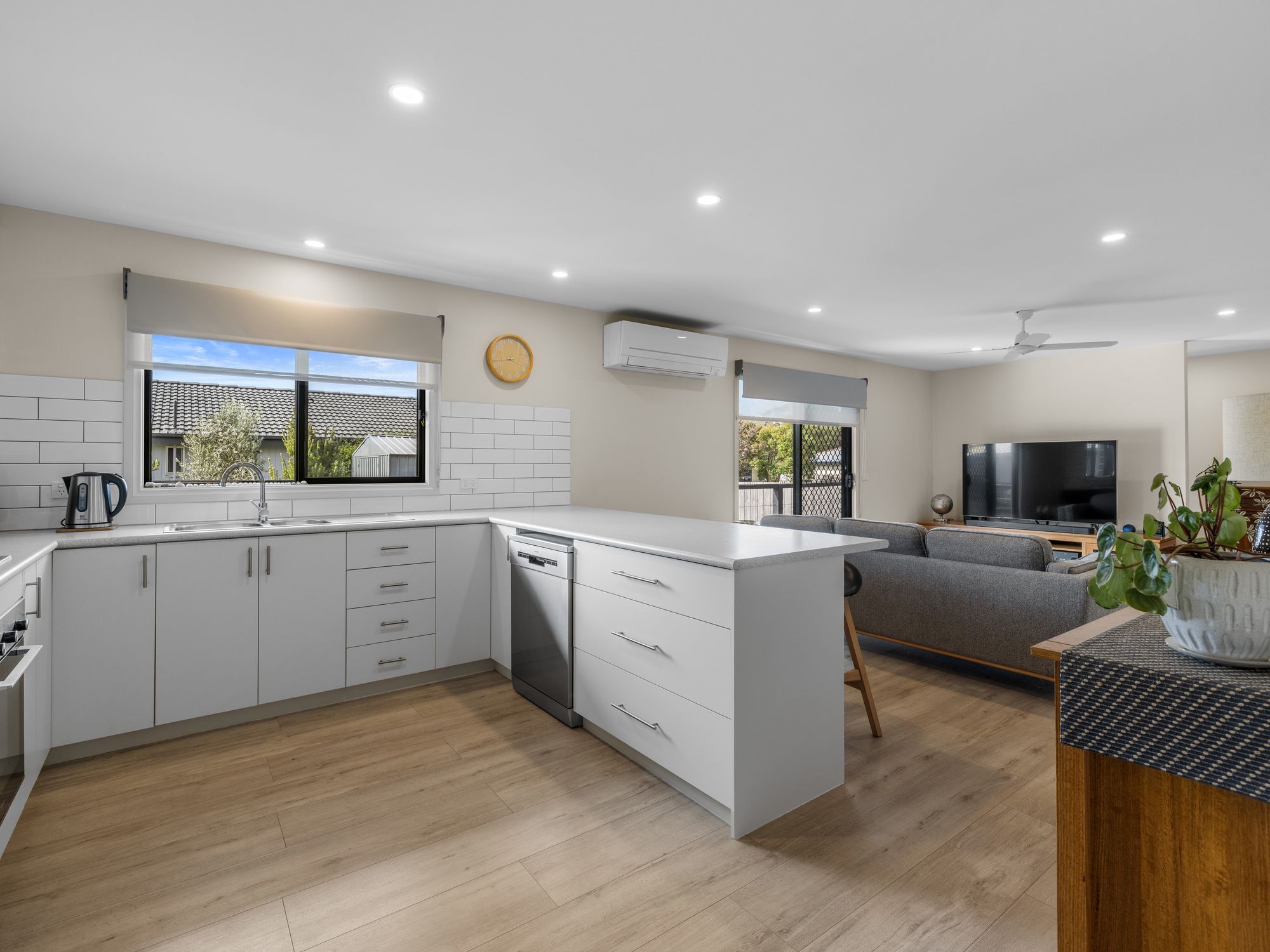 16B Henry Street West, North Wonthaggi, VIC 3995 - Sold House - Ray ...