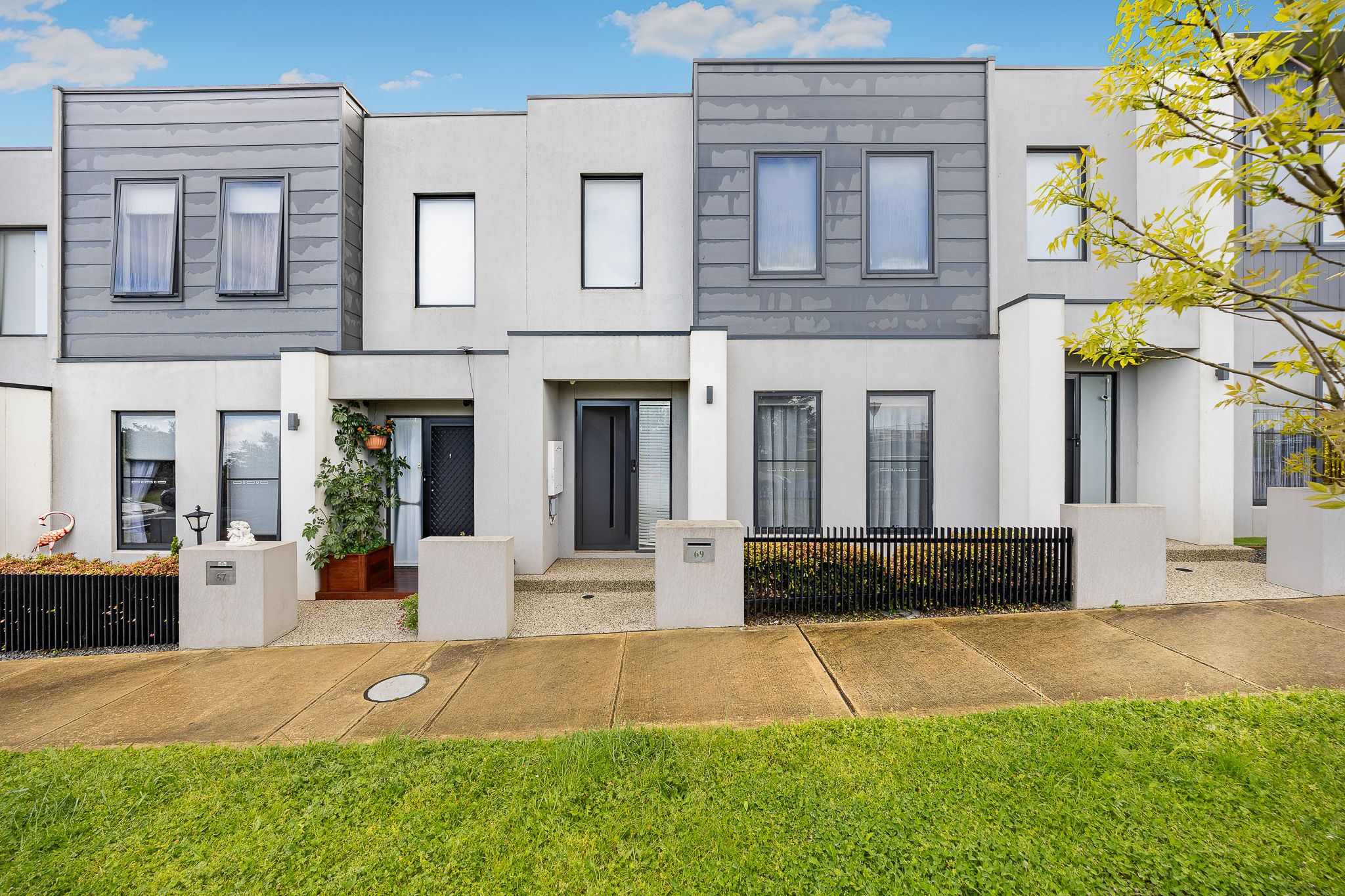 69 Ramlegh Boulevard, Clyde North, VIC 3978 - Townhouse for Rent - Ray ...