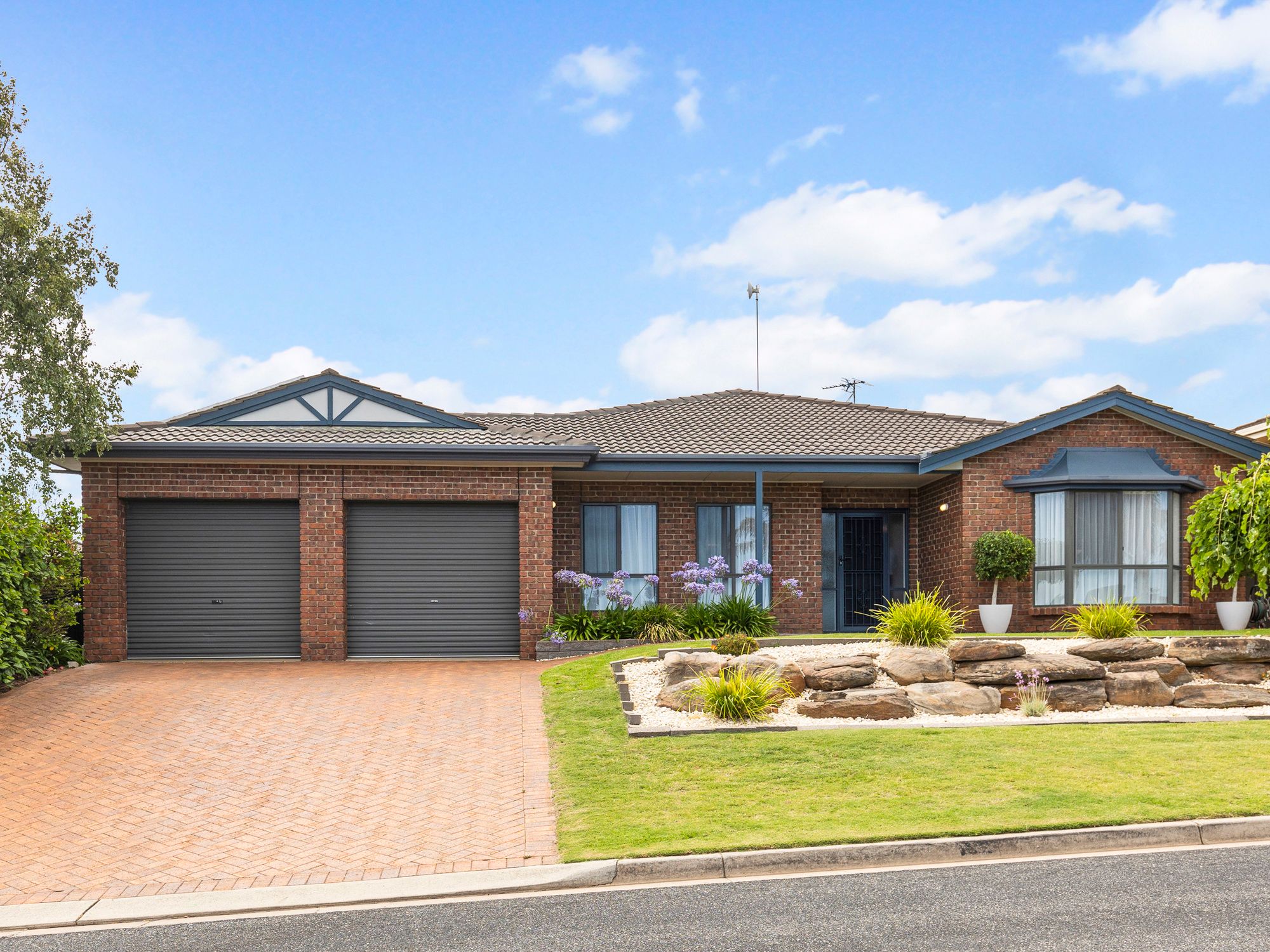 20 Alfonso Drive, Hallett Cove, SA 5158 - Sold House - Ray White ...