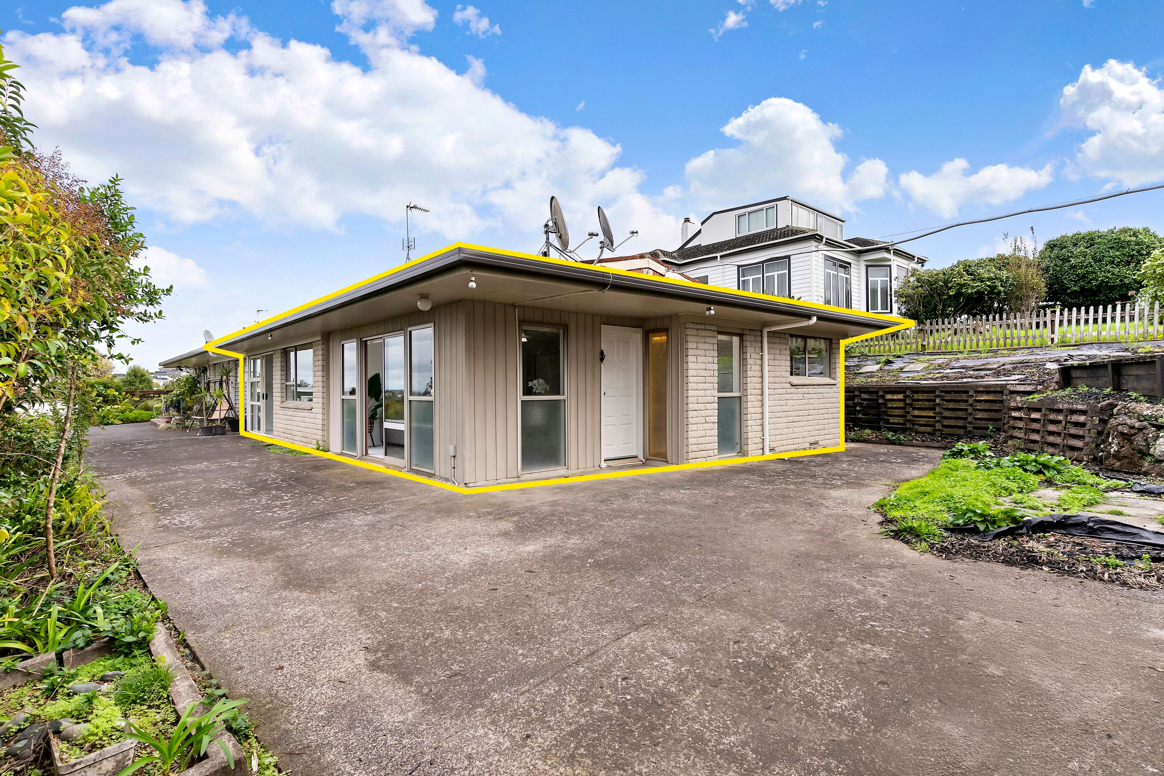 41B Bel Air Drive, Hillsborough, Auckland City 1042 - Sold House - Ray ...