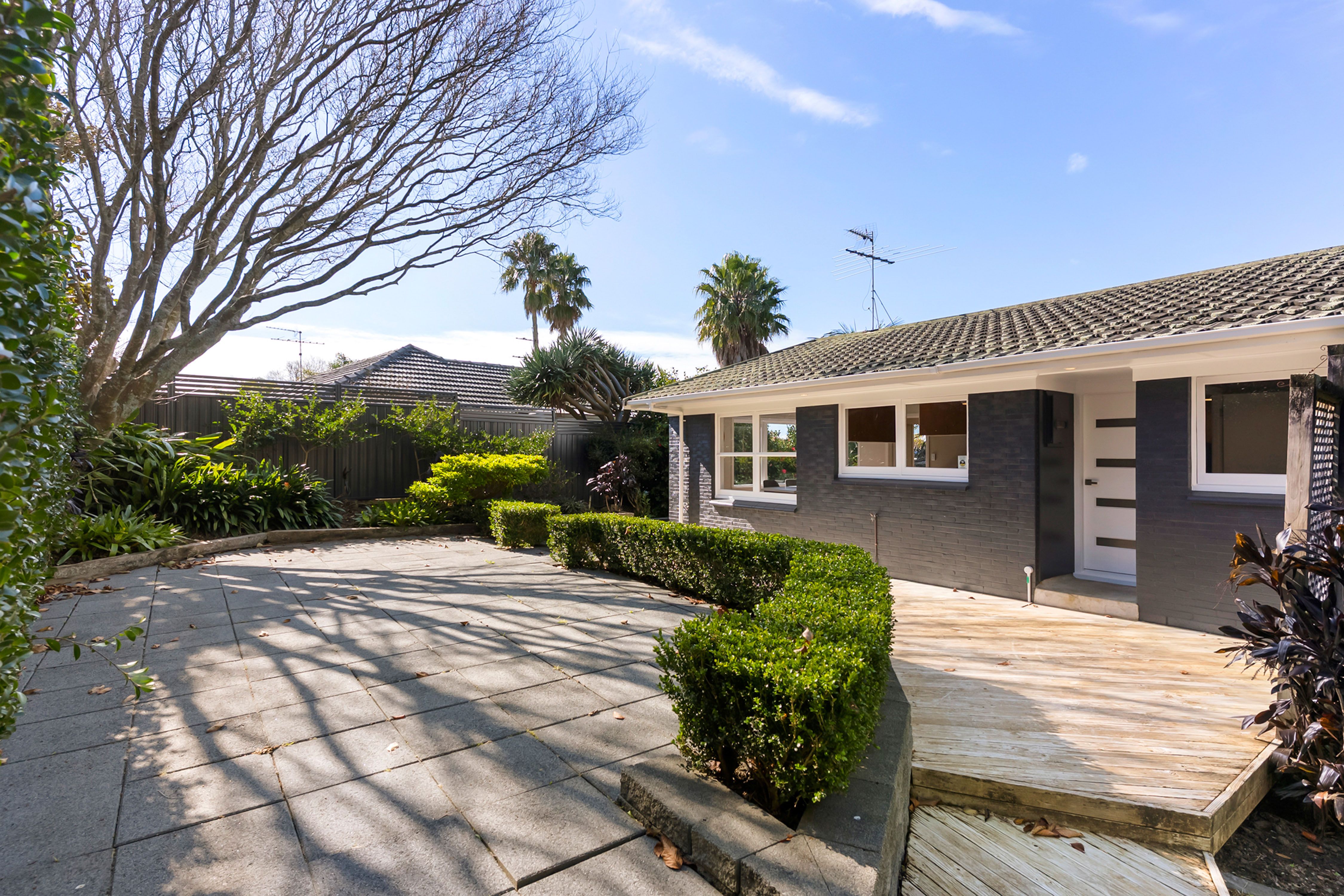 87 Alexander Street, Cockle Bay, Manukau City 2014 - Sold House - Ray ...