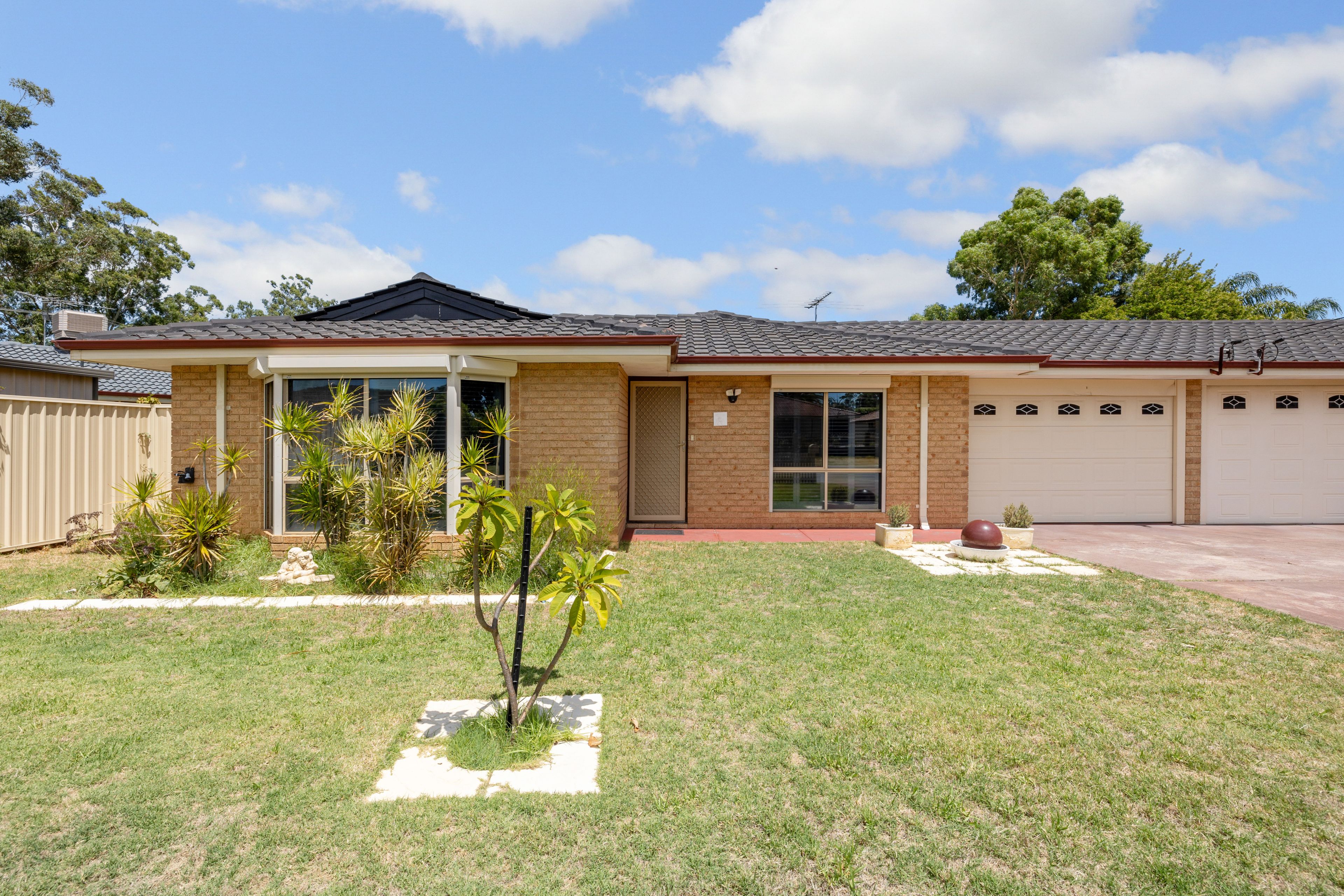 41A Willow Way, Maddington, WA 6109 - Sold DuplexSemi-detached - Ray ...