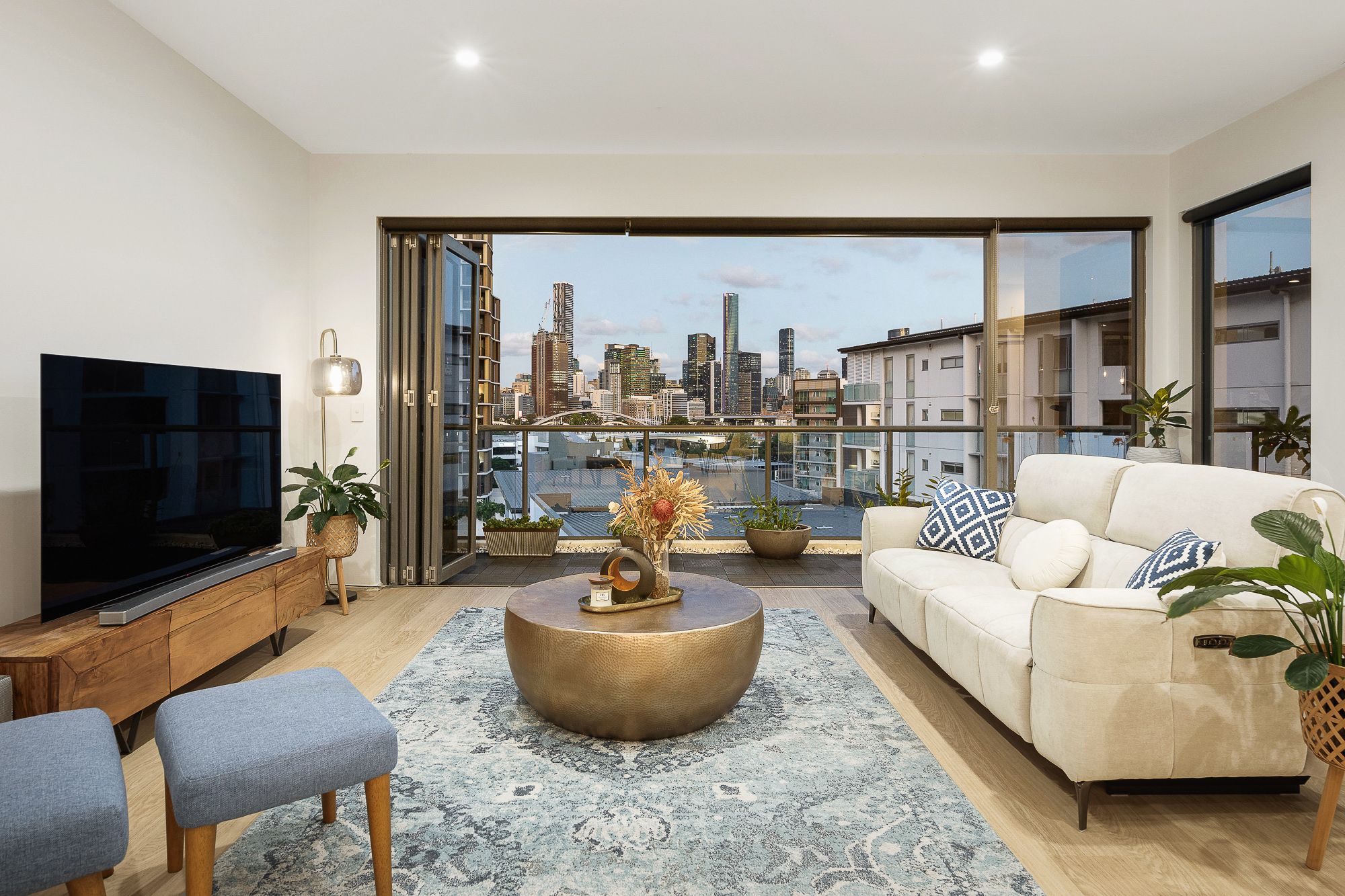 1101/18 Manning Street, Milton, QLD 4064 - Sold Unit - Ray White Bulimba