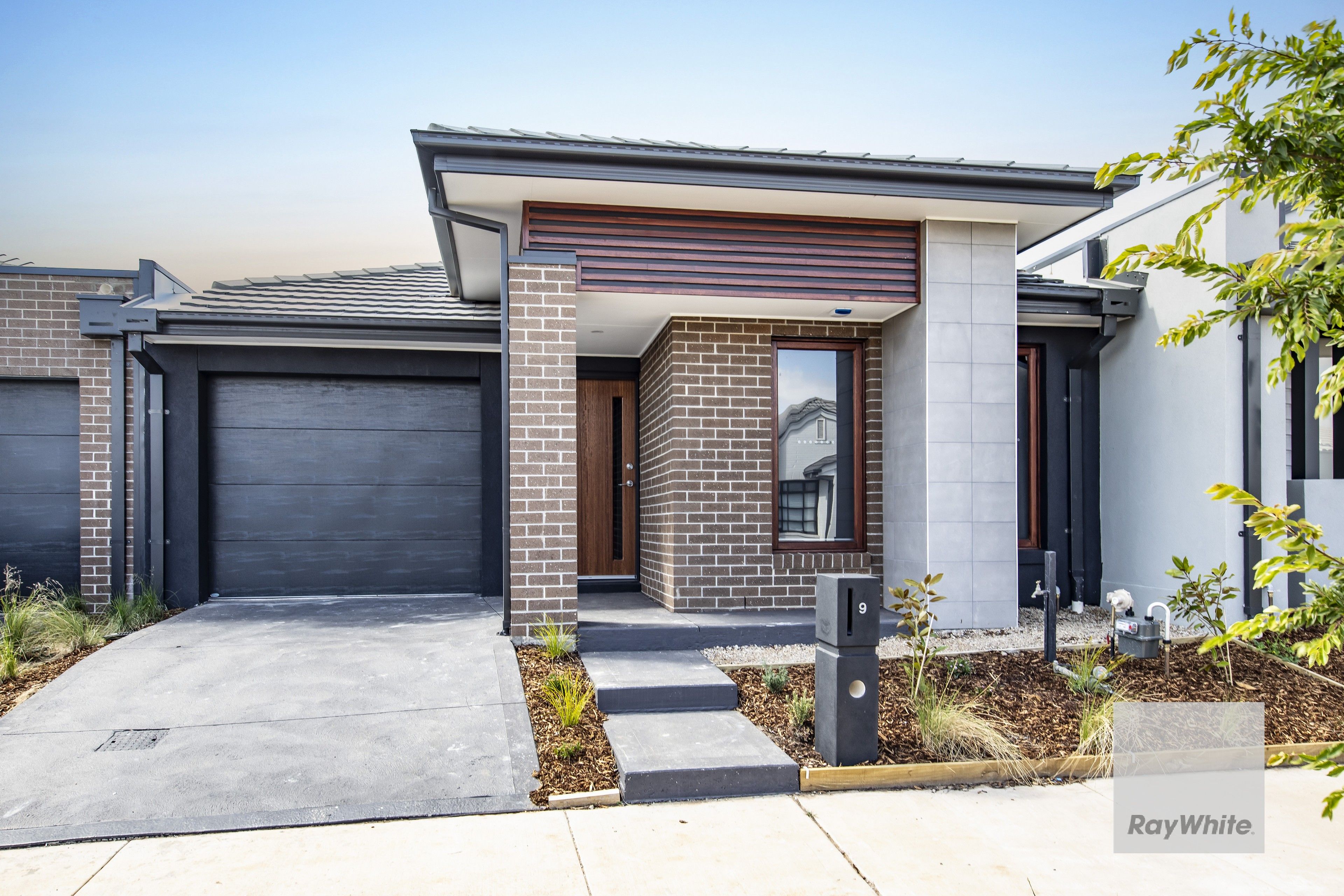 9 Broad Road, FRASER RISE, VIC 3336 - Leased House - Ray White Taylors ...