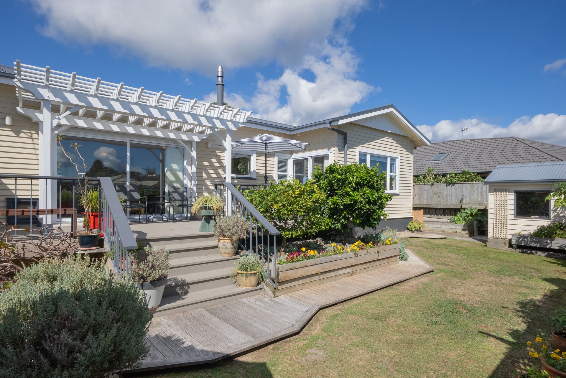 30 Seddon Street, Waikanae, Kapiti Coast District 5036 - Sold House ...