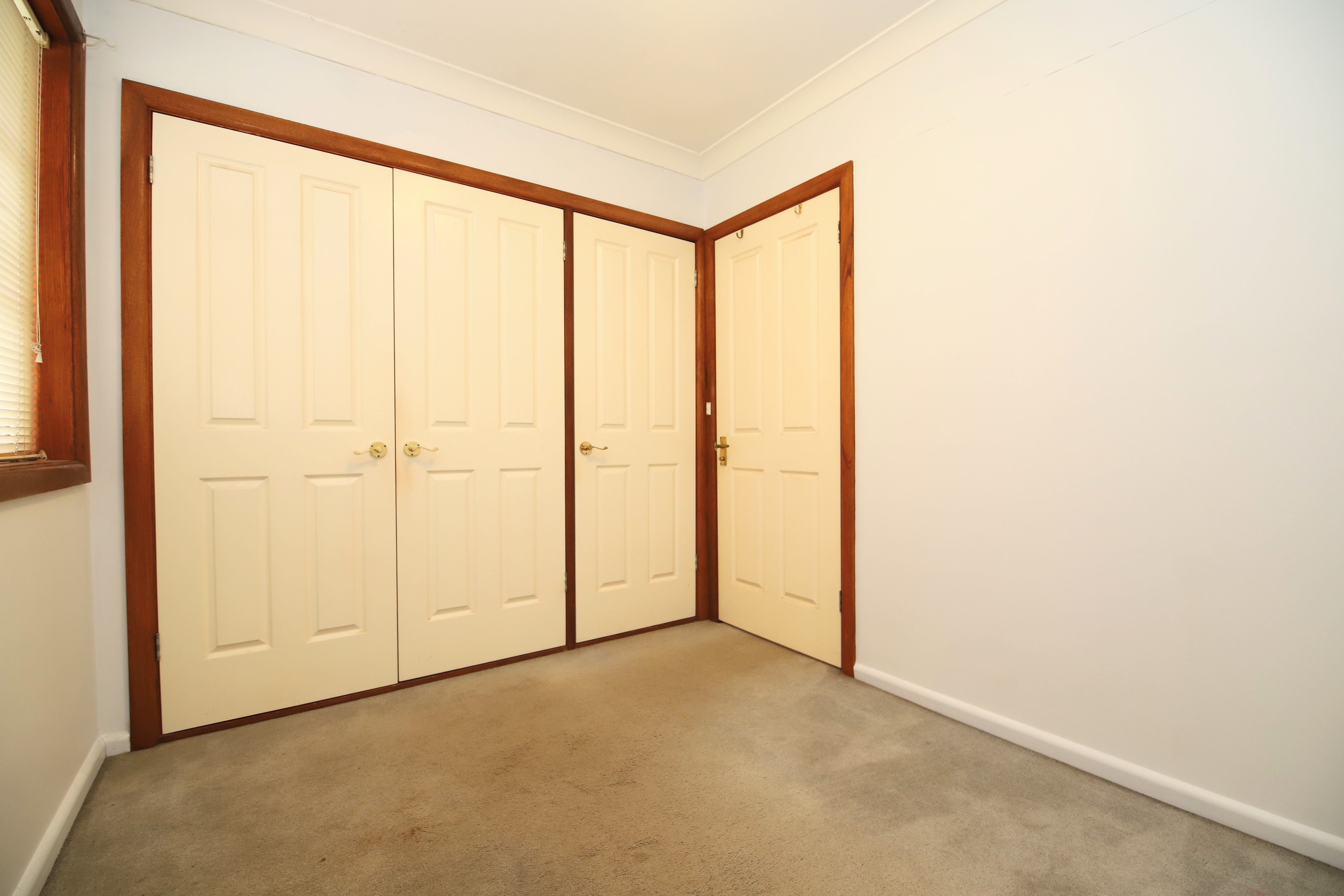 14 Georges Crescent, Georges Hall, NSW 2198 - House for Rent - Ray ...