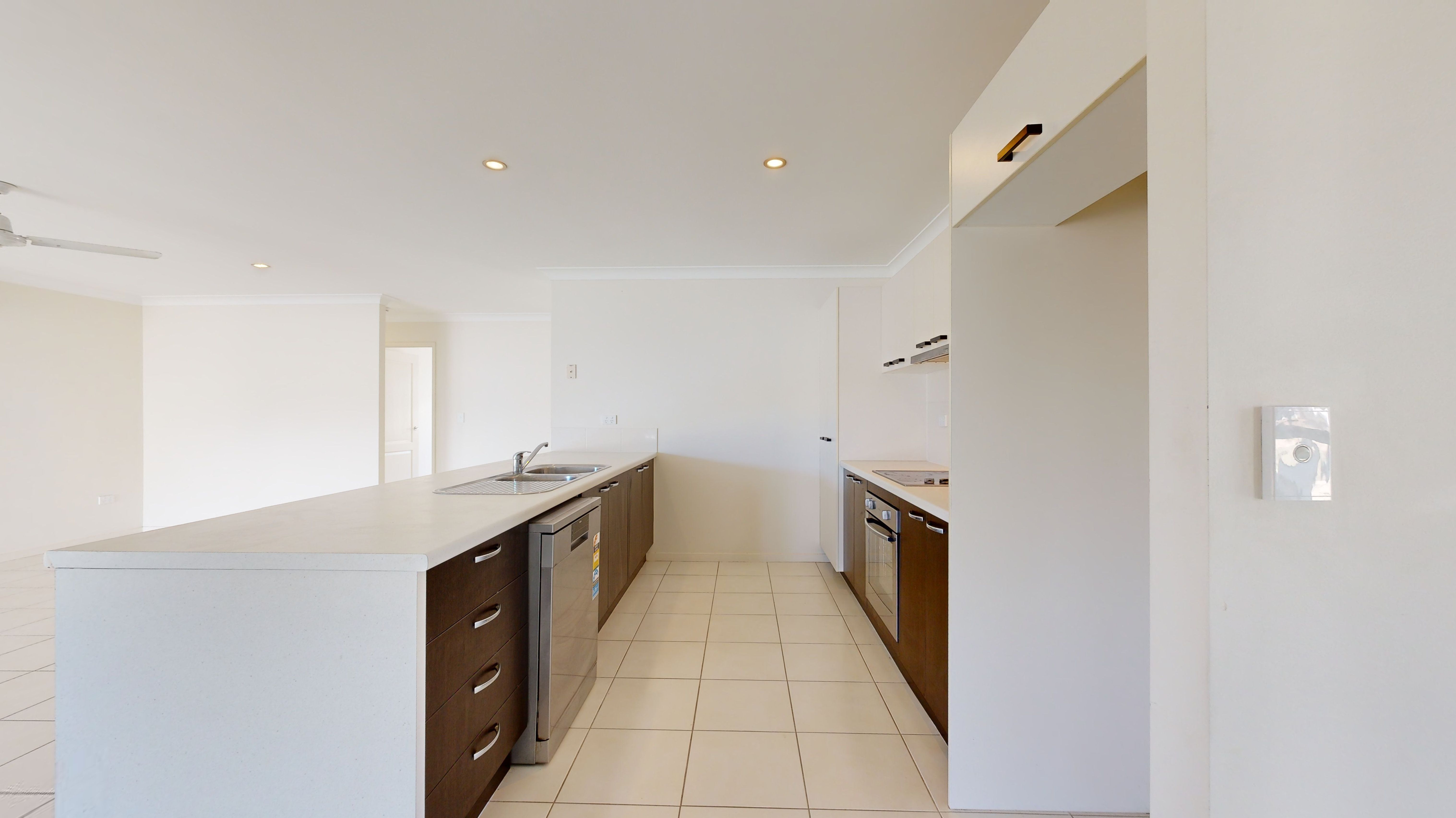 30-32 Bookara Gum Crescent, Mount Low, QLD 4818 - Leased House - Ray ...