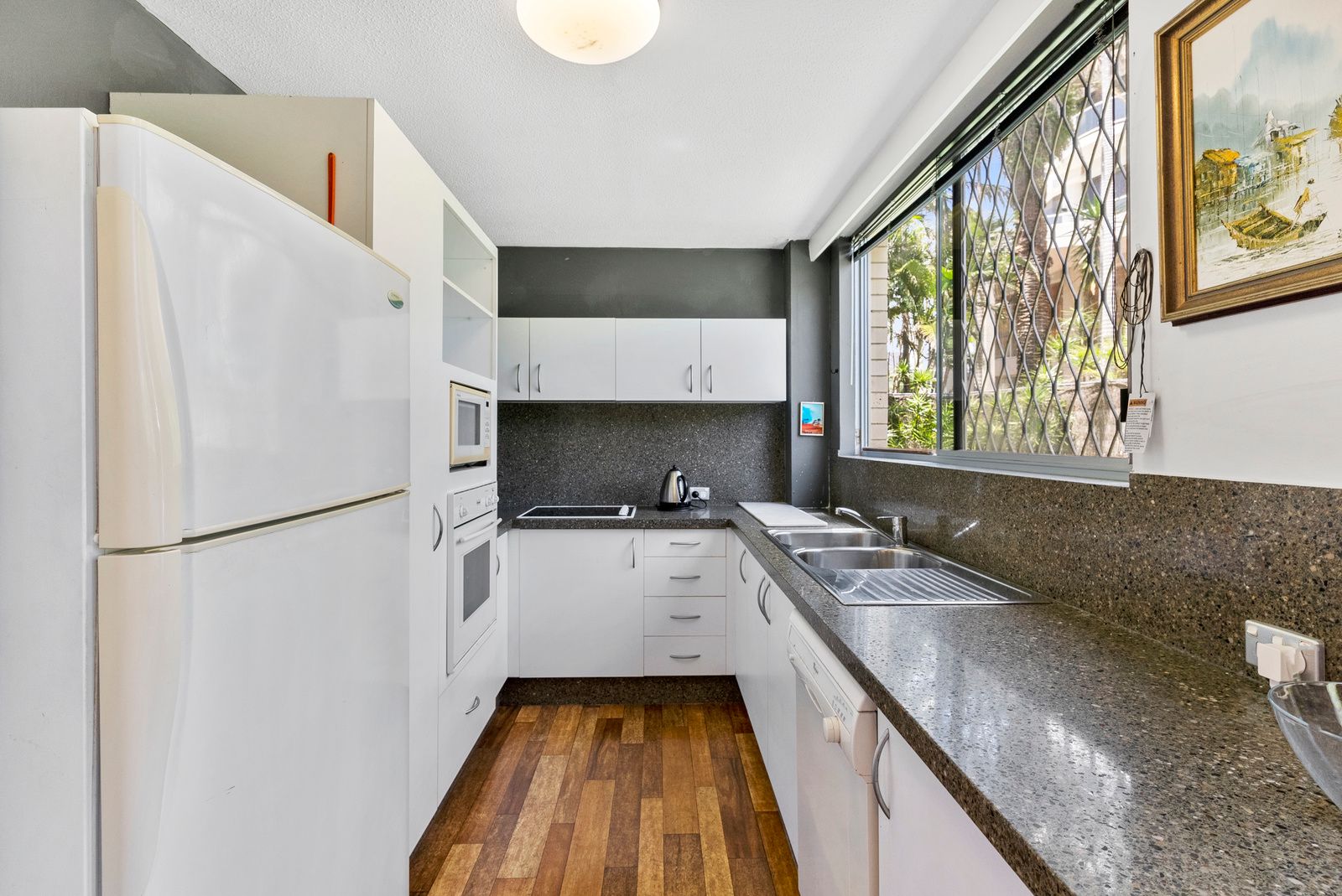 3/28 Beach Parade, Surfers Paradise, QLD 4217 - Sold Unit - Ray White ...