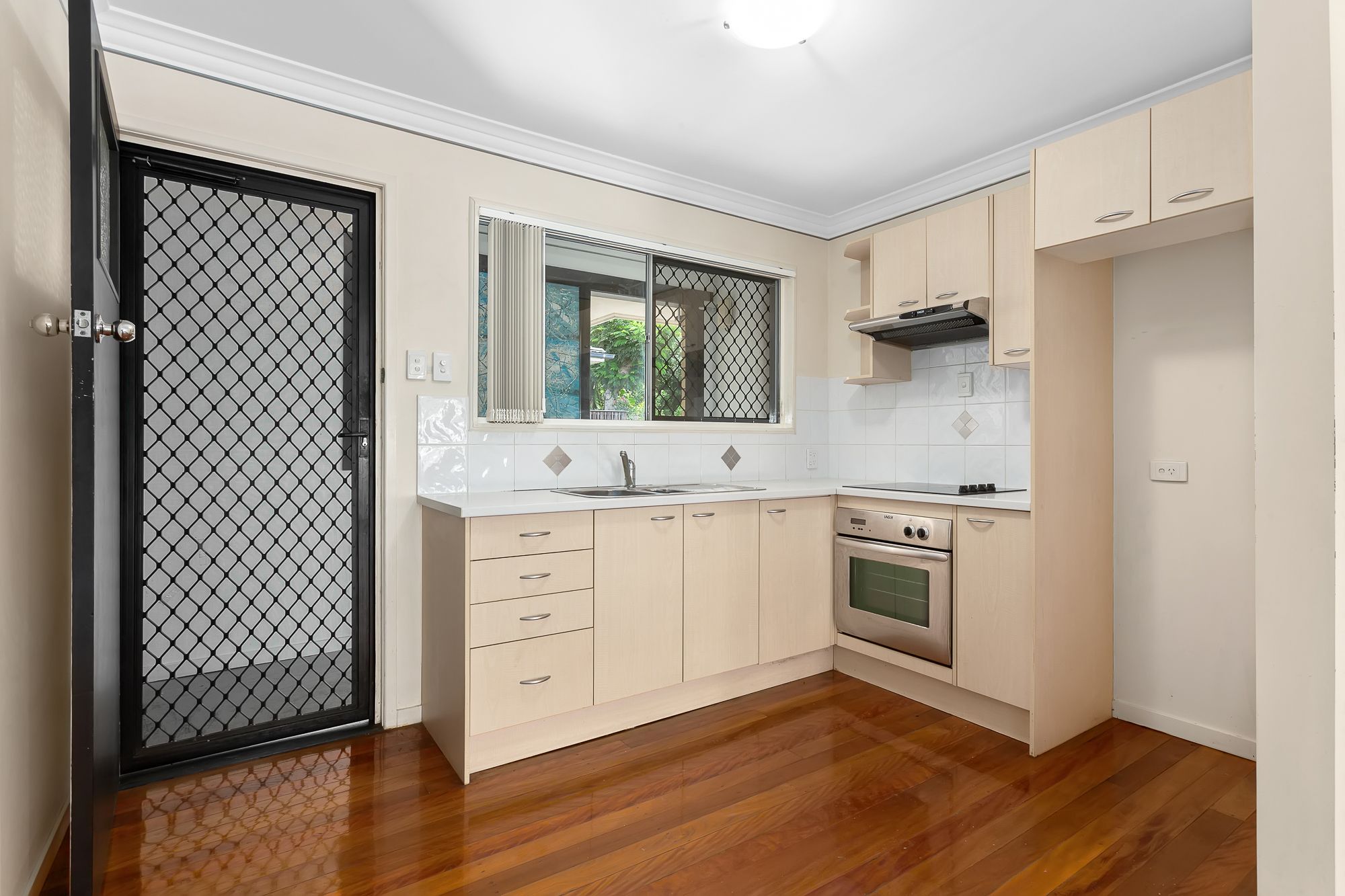 2/23 Baragoola Street, Coorparoo, QLD 4151 - Leased Unit - Ray White Carina