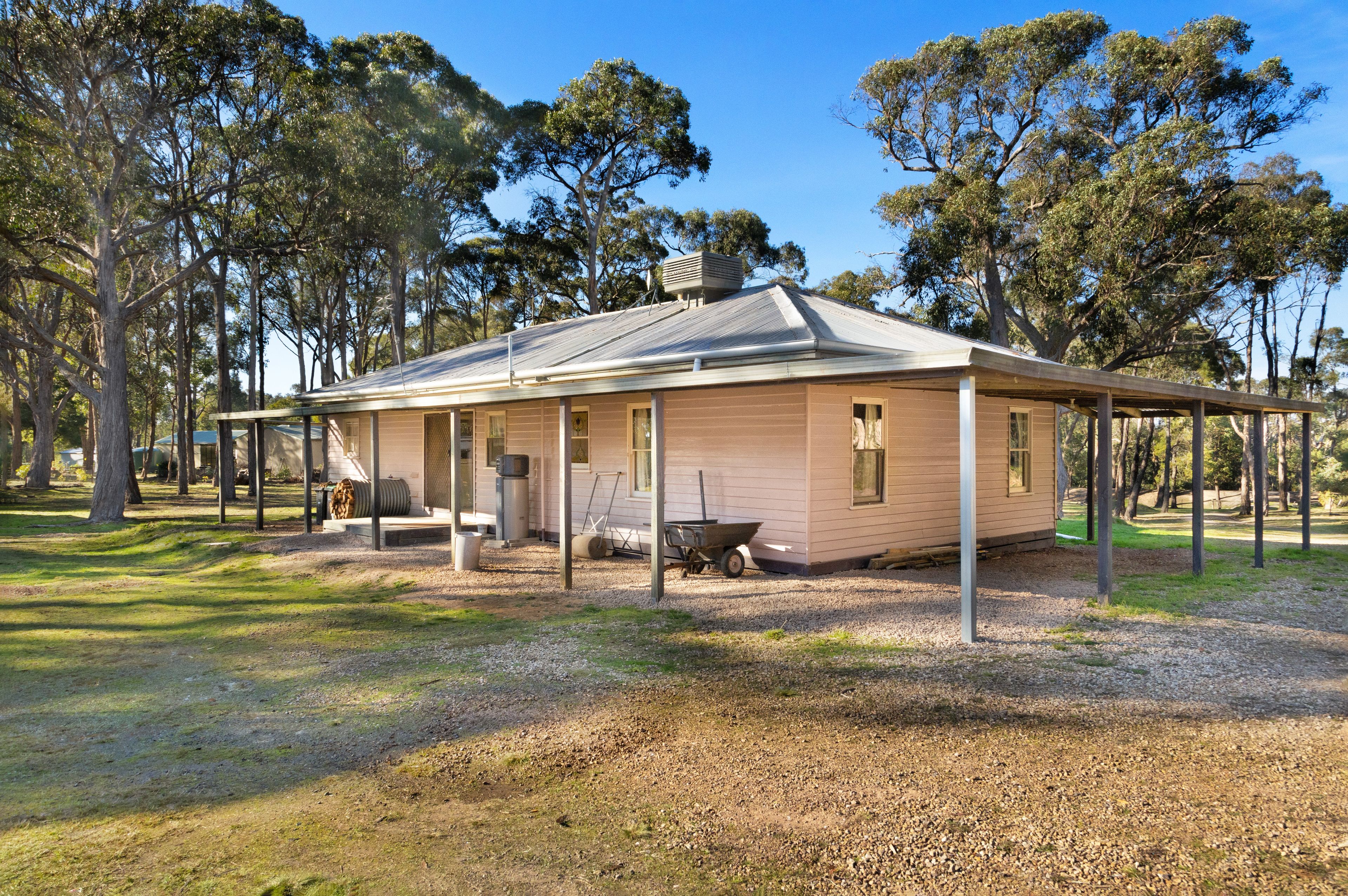 987 Pittong-Snake Valley Road, Snake Valley, VIC 3351 - Sold House ...