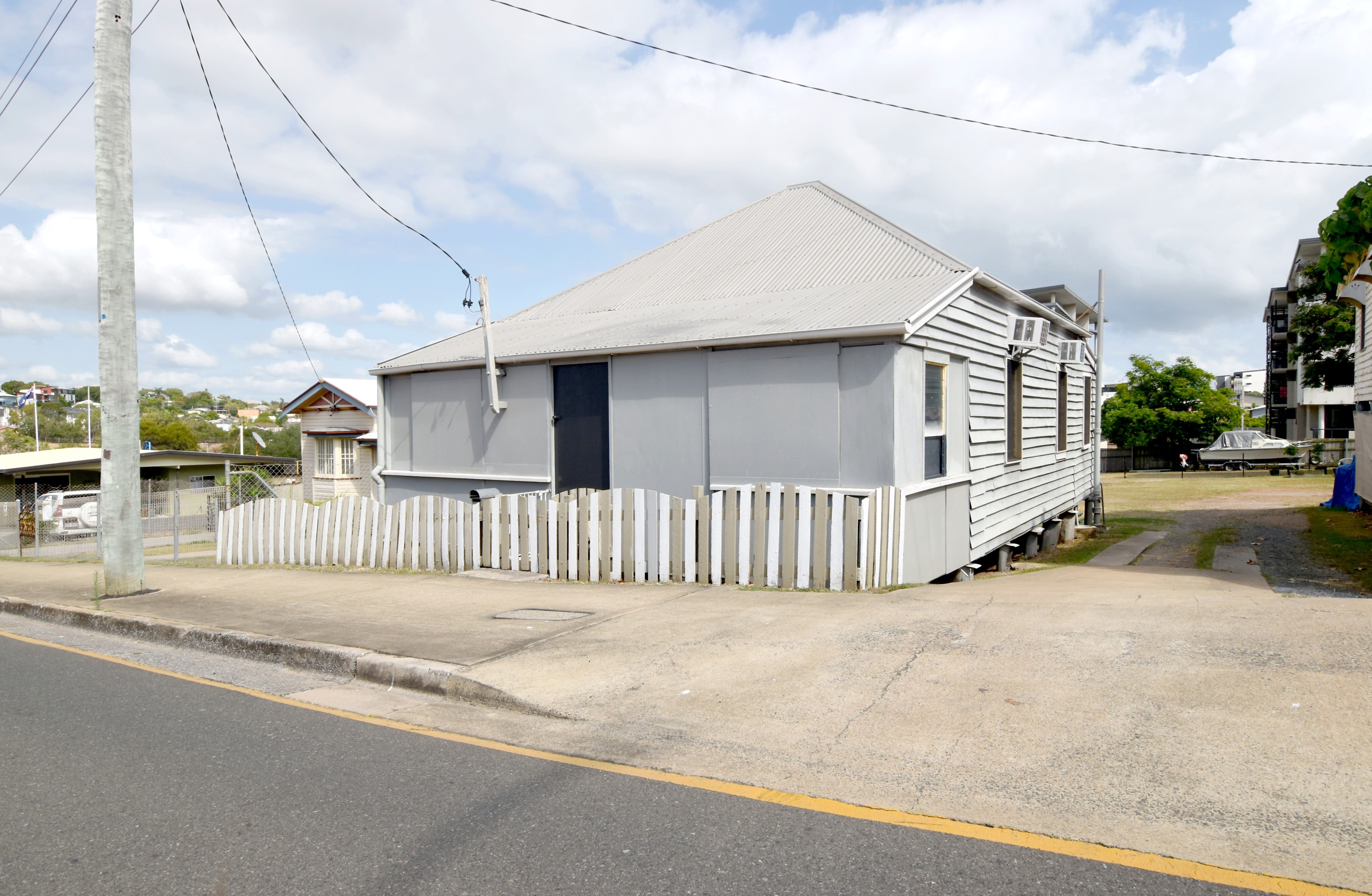 42 Bramston Street, Gladstone Central, QLD 4680 - Leased House - Ray ...