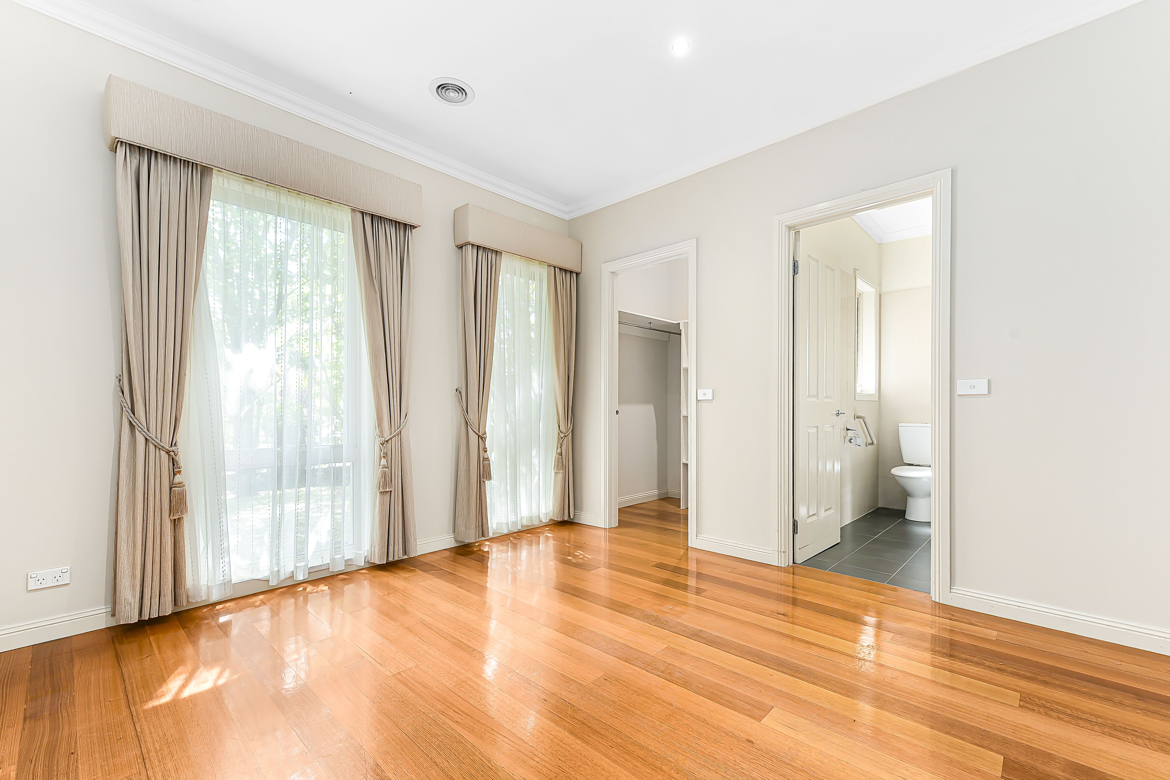 1/8 Alexander Street, Mount Waverley, VIC 3149 - Sold House - Ray White ...