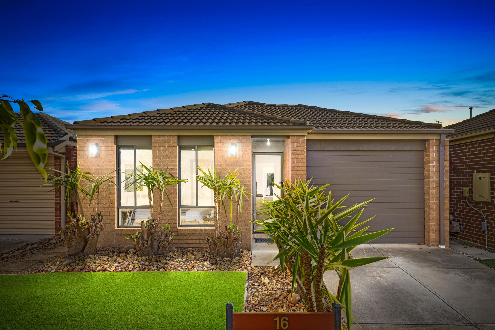 16 Gunyong Crescent, MANOR LAKES, VIC 3024 - Sold House - Ray White ...