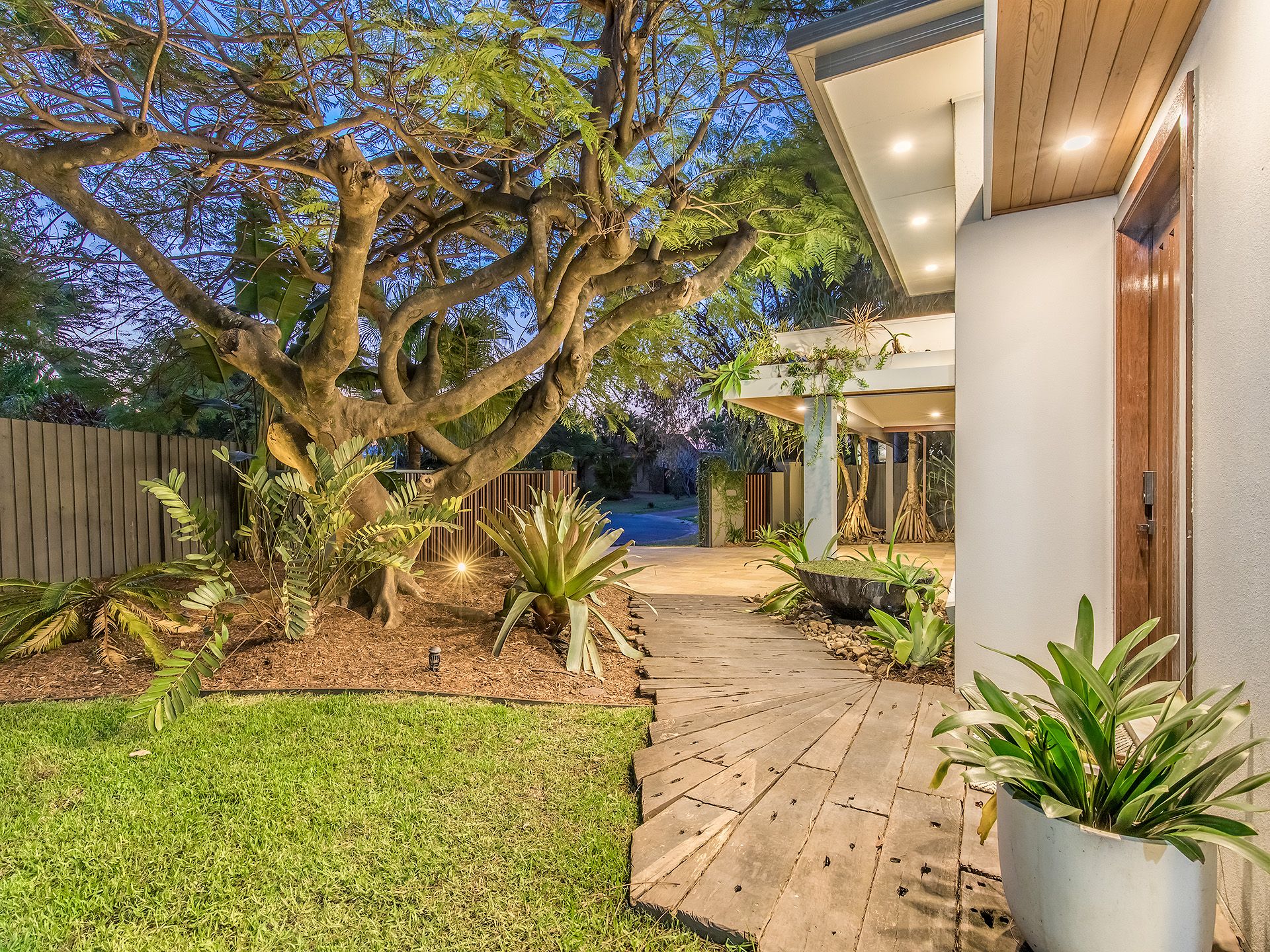 11 Karratha Court, Mermaid Waters, QLD 4218 - House for Sale - Ray ...