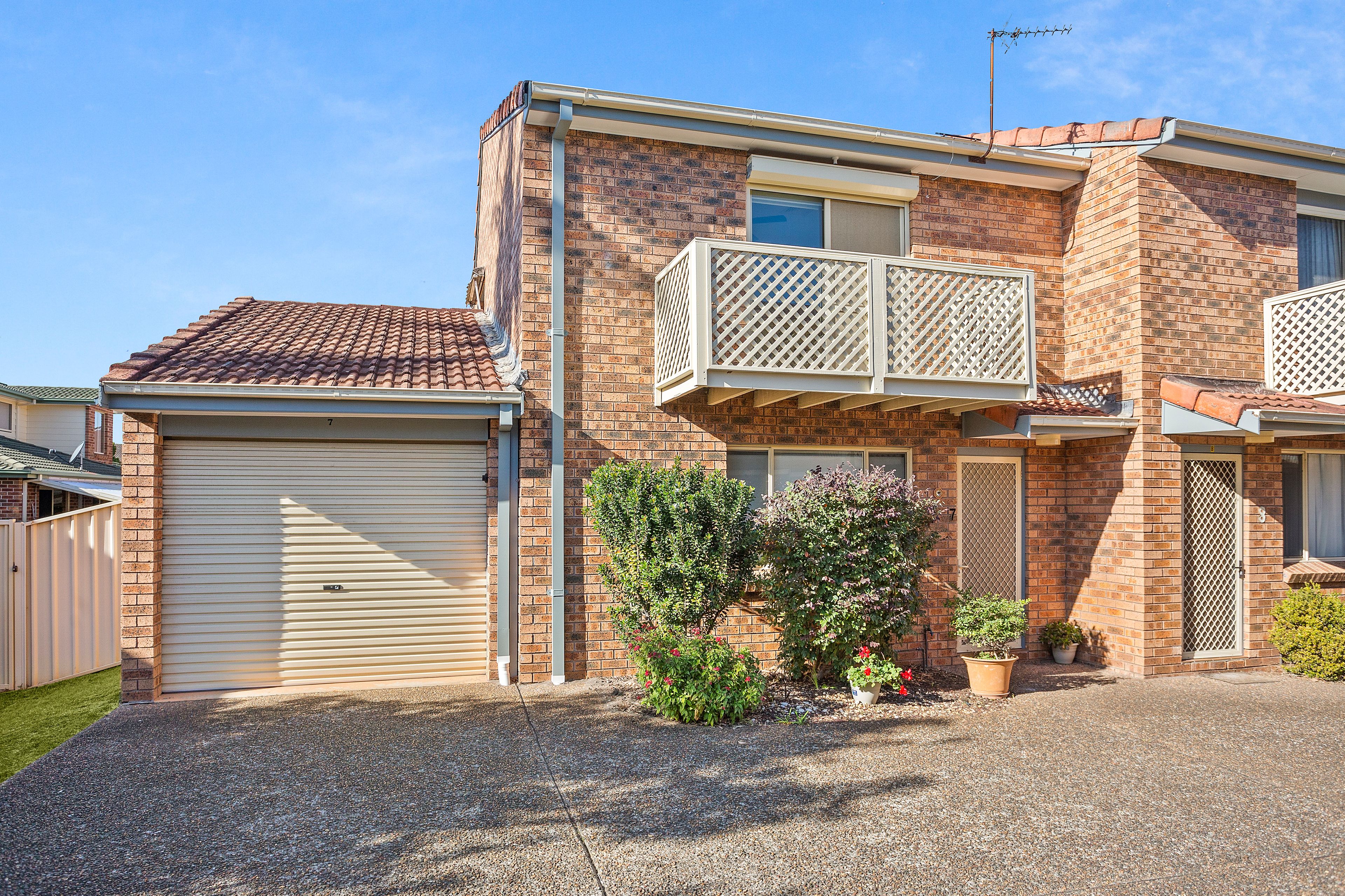 7/11 Commerce Drive, Lake Illawarra, NSW 2528 - Sold Townhouse - Ray ...
