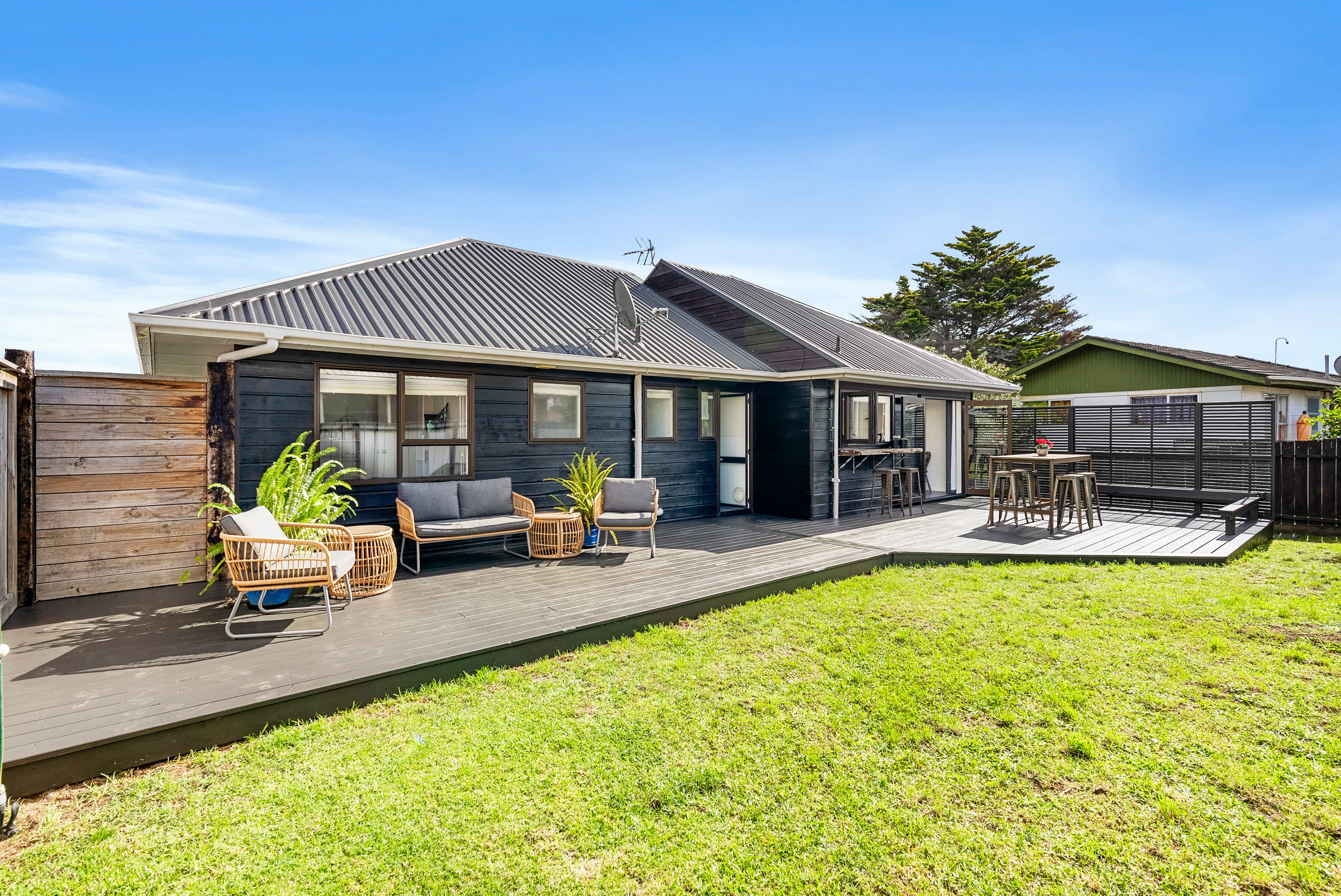 6 Darcy Place, Massey, Waitakere City 0610 - Sold House - Ray White Swanson