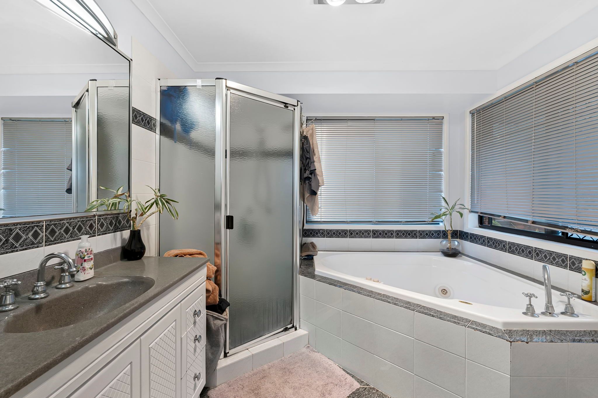 3 Russellia Street, Mount Gravatt East, QLD 4122 - House for Rent - Ray ...