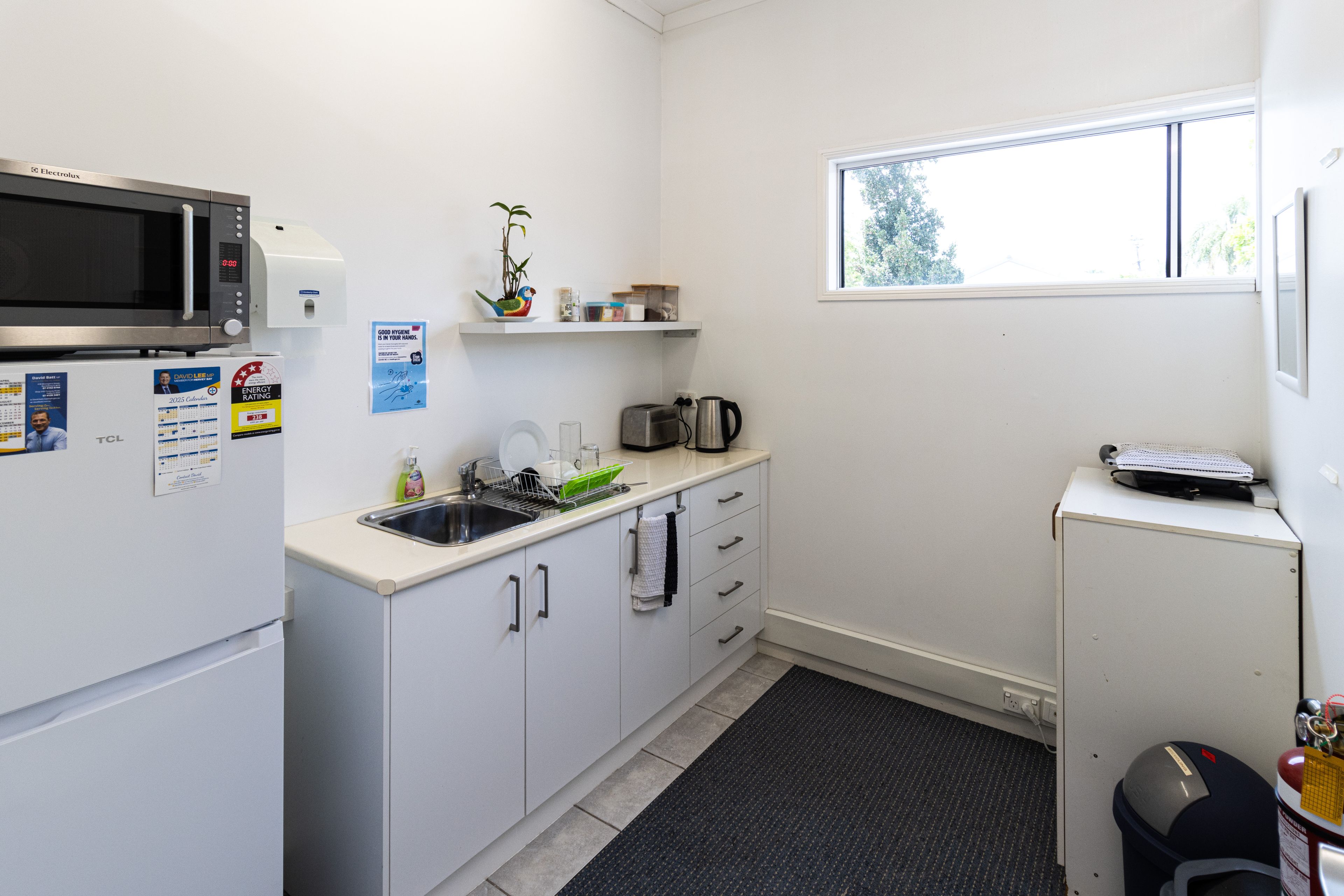 1/381 ESPLANADE, Torquay, QLD 4655 - Offices for Lease - Ray White ...