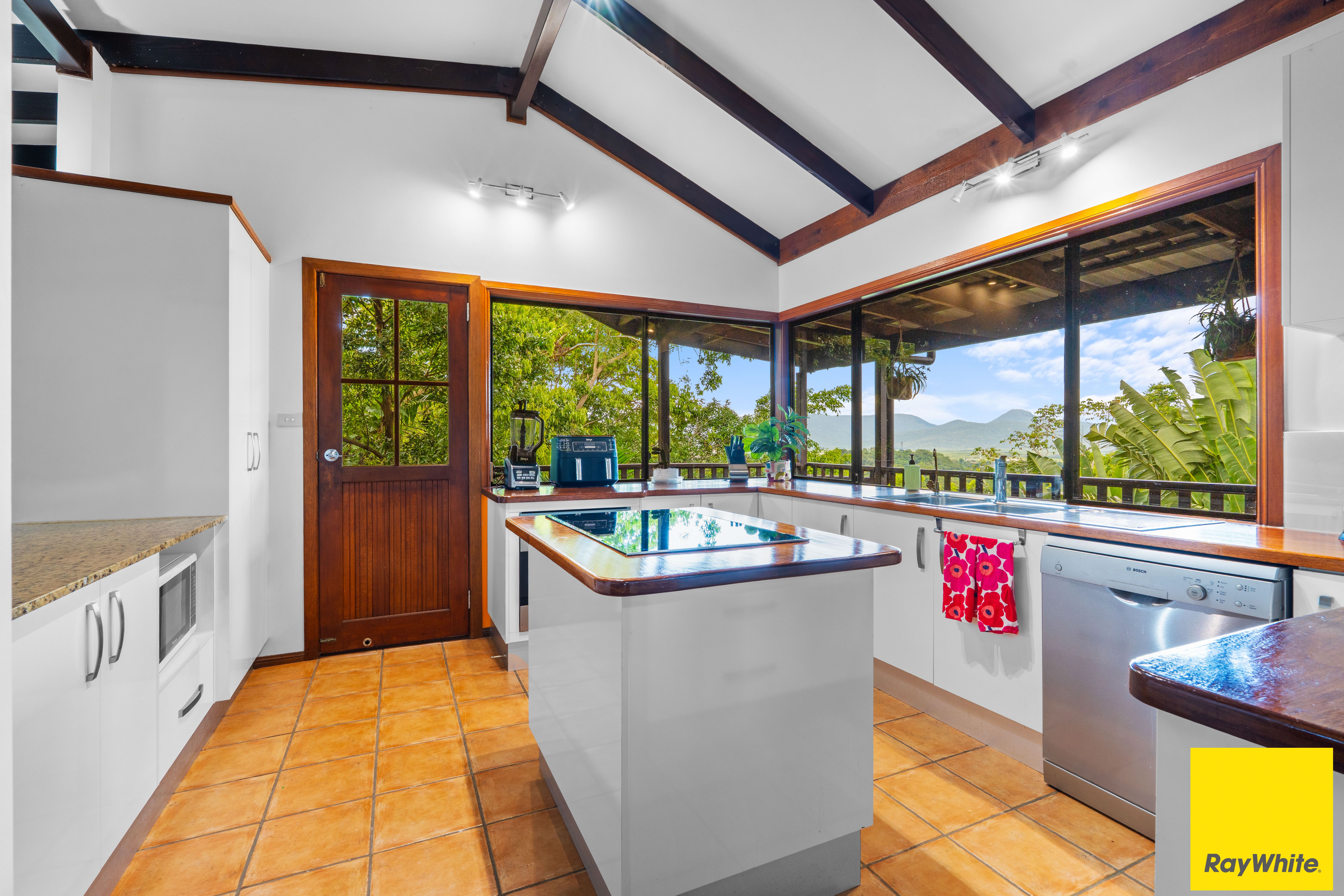 321 Toogood Road, Bayview Heights, QLD 4868 - Sold House - Ray White ...