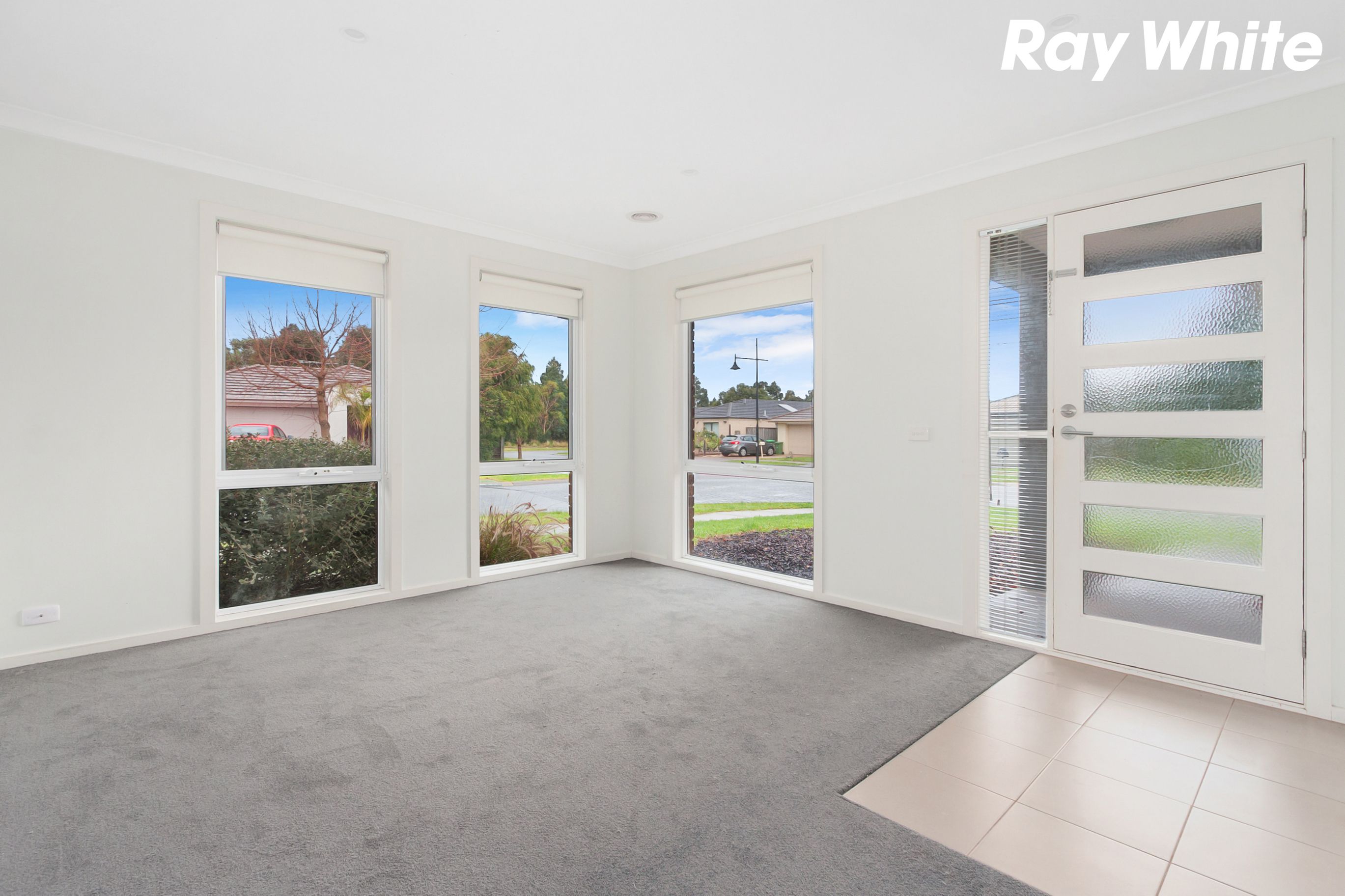 43 Kosta Boda Boulevard, Pakenham, VIC 3810 - House for Rent - Ray ...