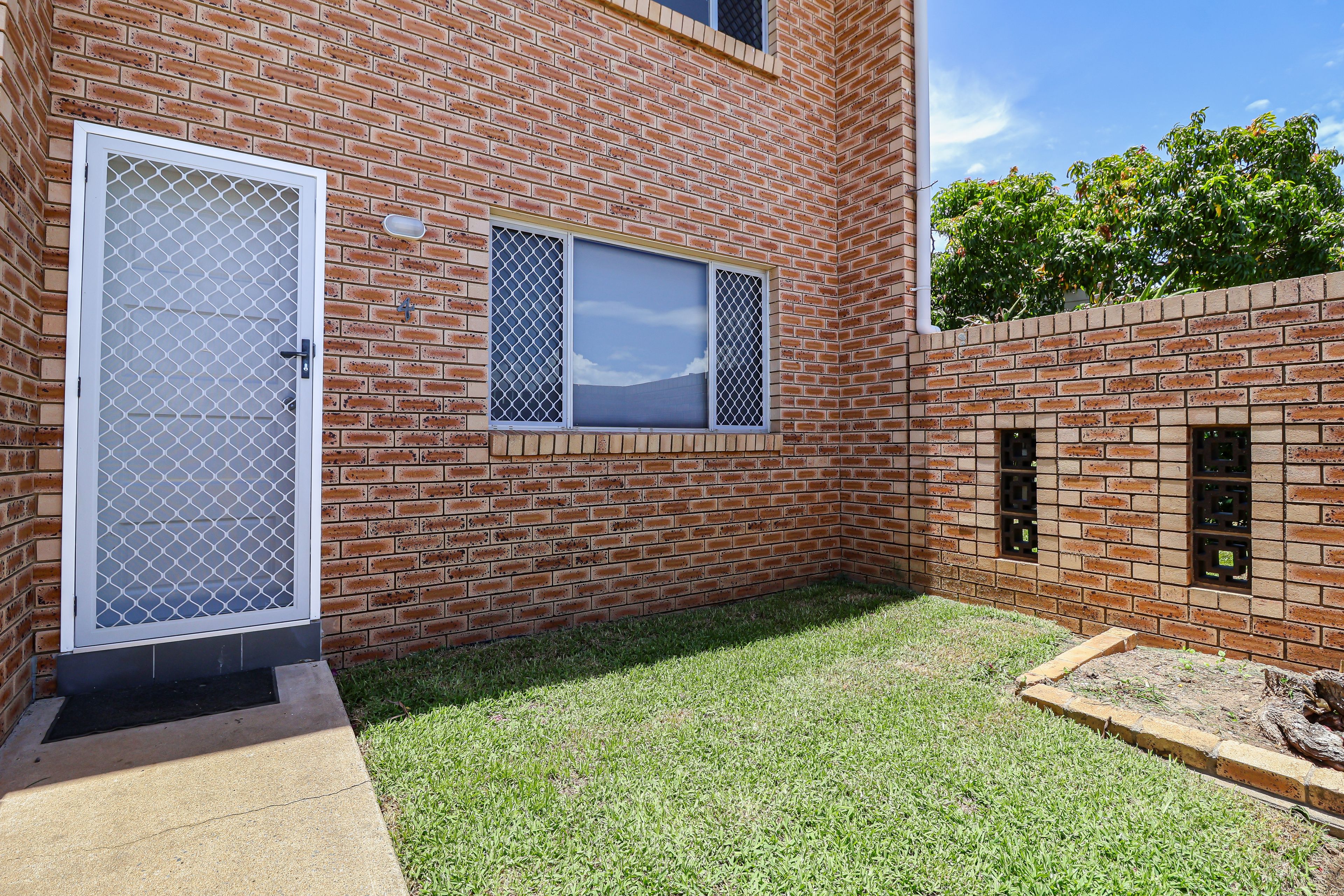 4/141 Oaka Lane, Gladstone Central, QLD 4680 - Unit for Rent - Ray ...