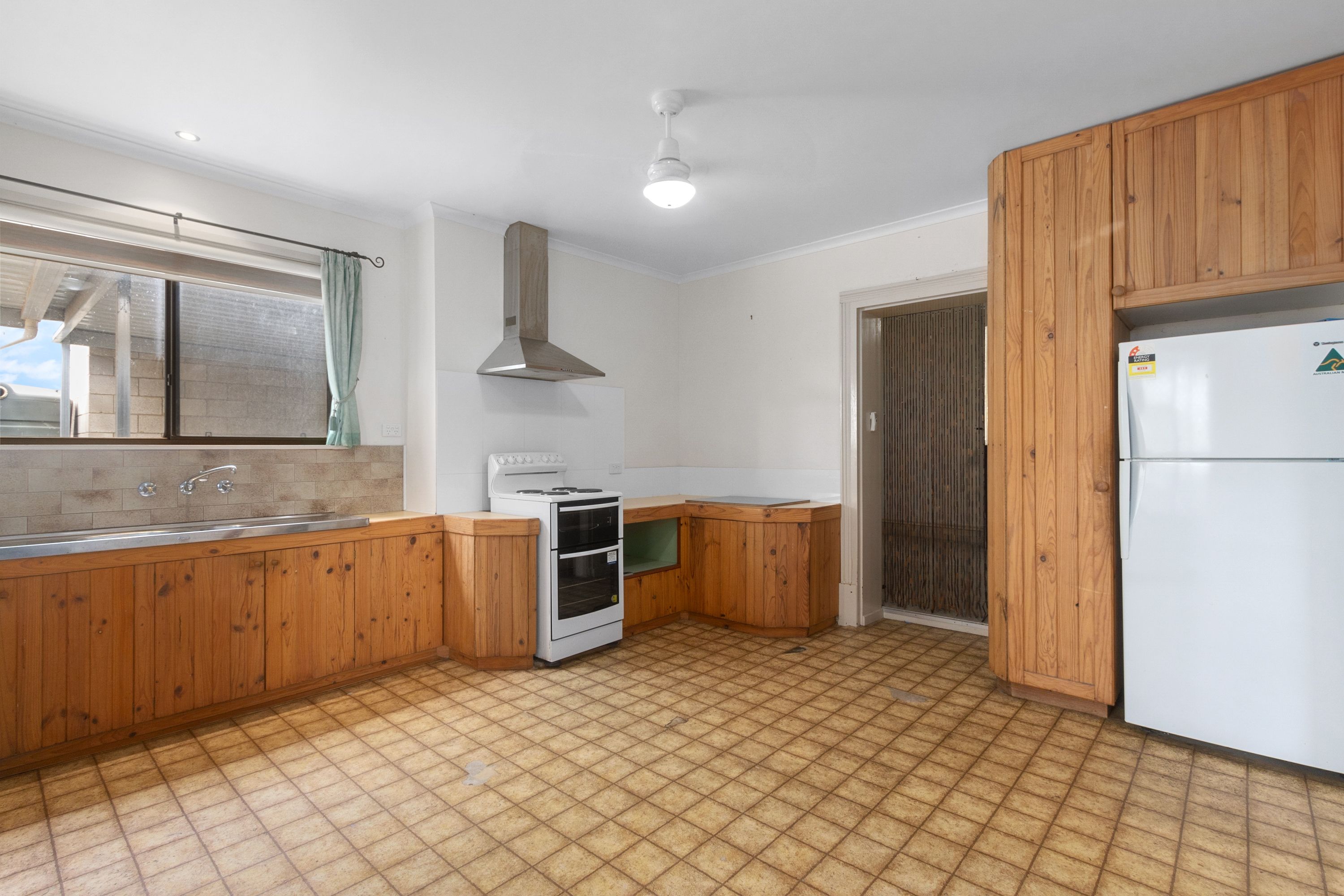 29 Hughes Street, Wallaroo, SA 5556 - Leased House - Ray White Yorke ...