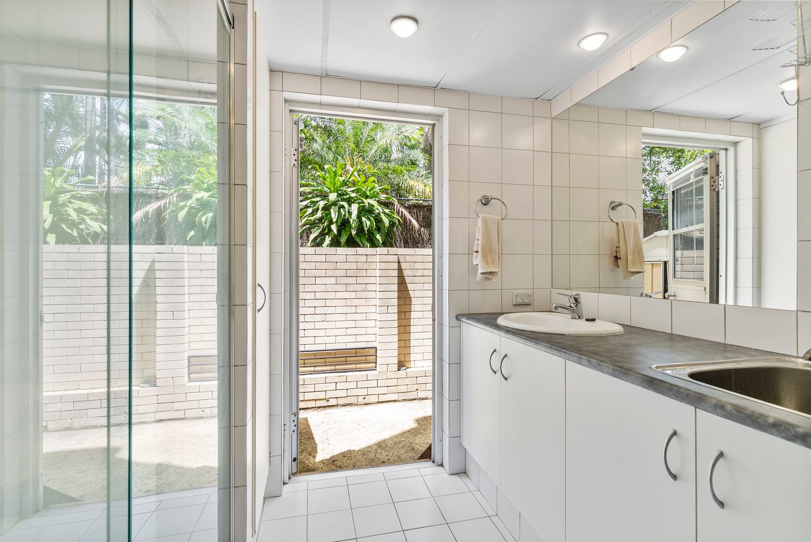 3/28 Beach Parade, Surfers Paradise, QLD 4217 - Sold Unit - Ray White ...