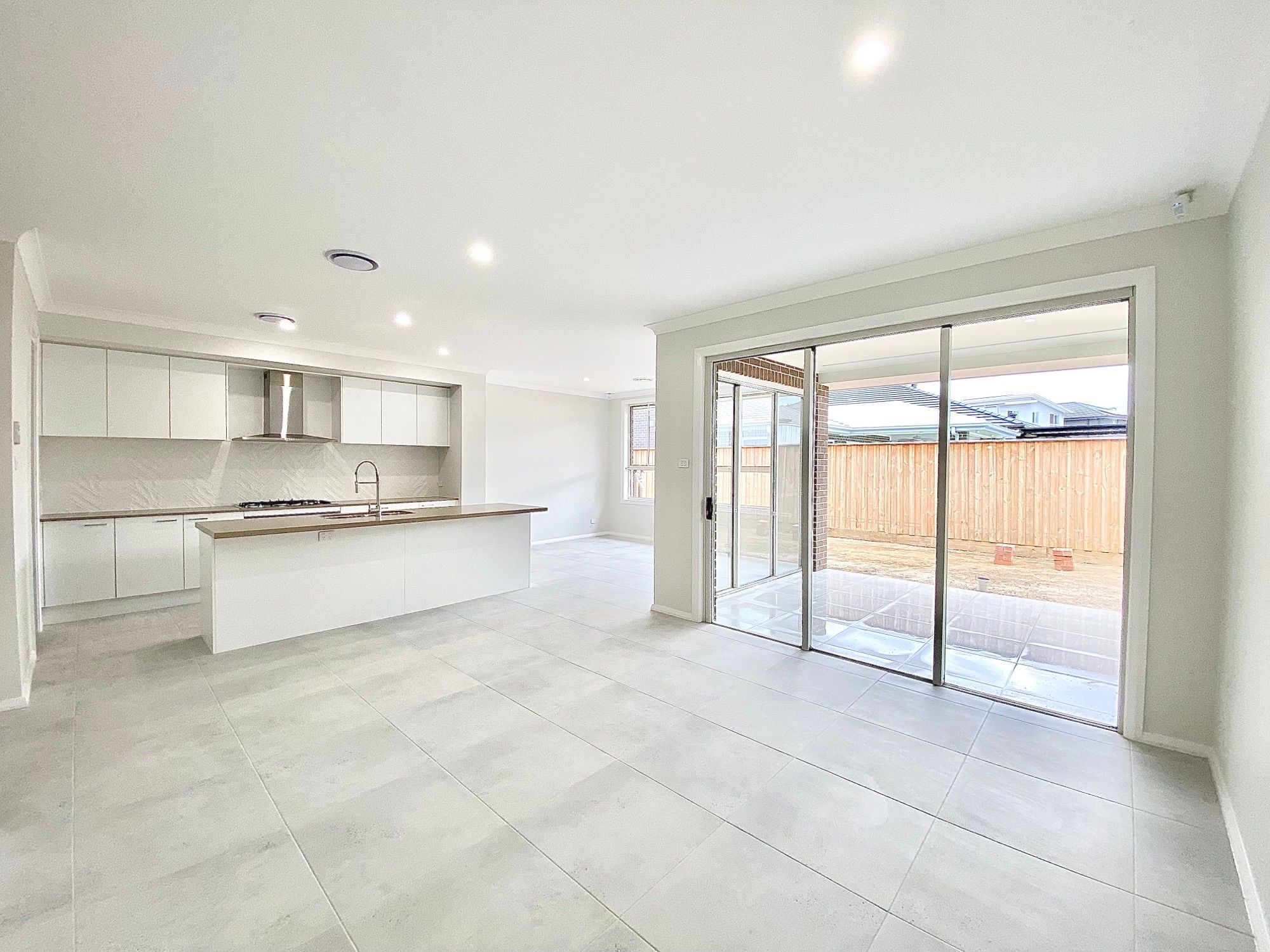 69 Pleasant Circuit, GLEDSWOOD HILLS, NSW 2557 - Leased House - Ray ...