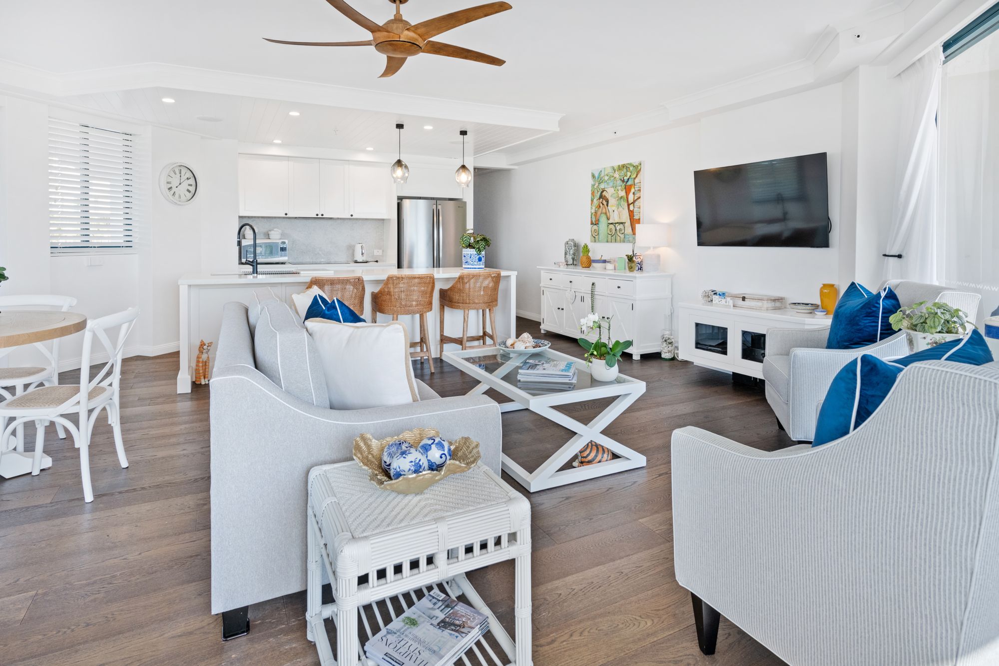 17/22 Montgomery Avenue, Main Beach, QLD 4217 - Sold Apartment - Ray ...