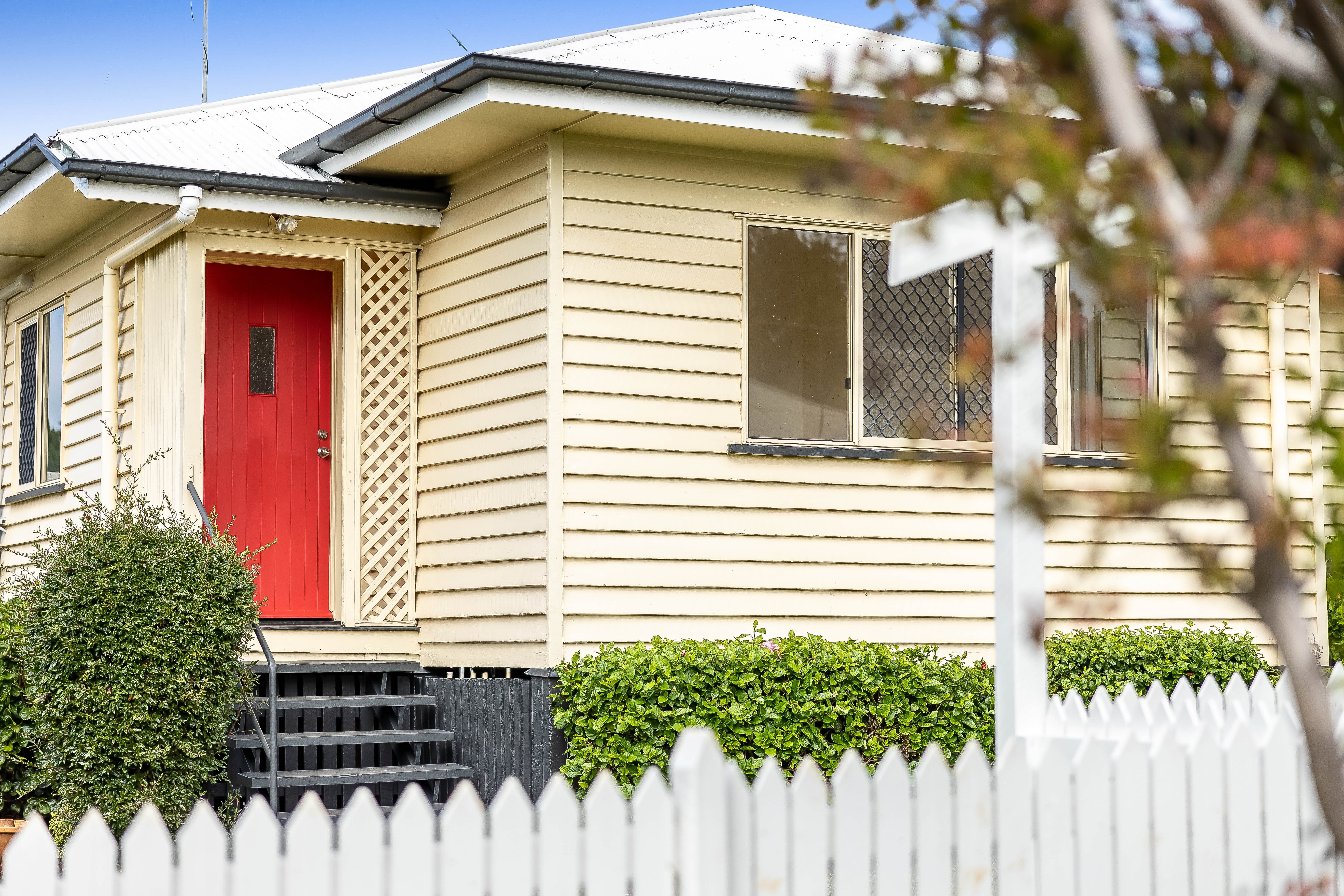 24 Elizabeth Street, South Toowoomba, QLD 4350 - Leased House - Ray ...