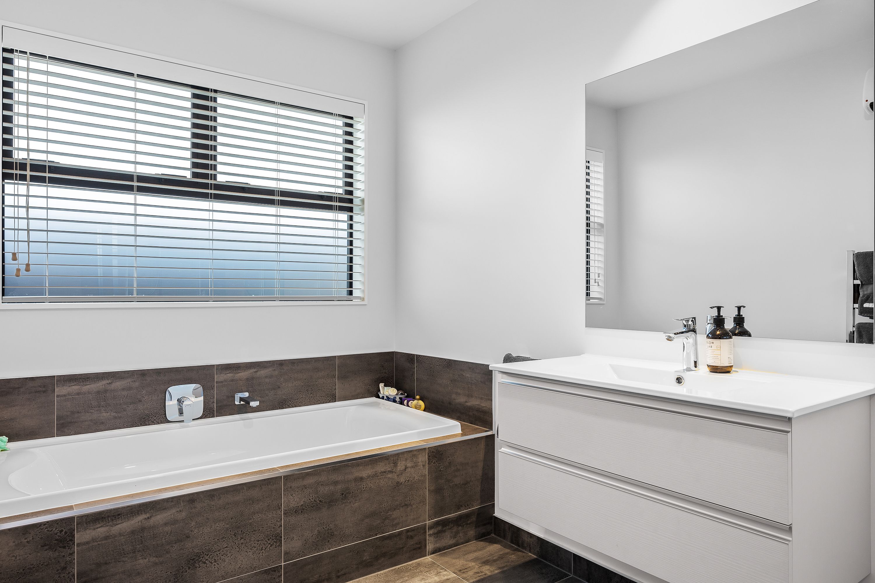 4 Medusa Lane, Pegasus, Waimakariri District 7612 - Sold House - Ray ...