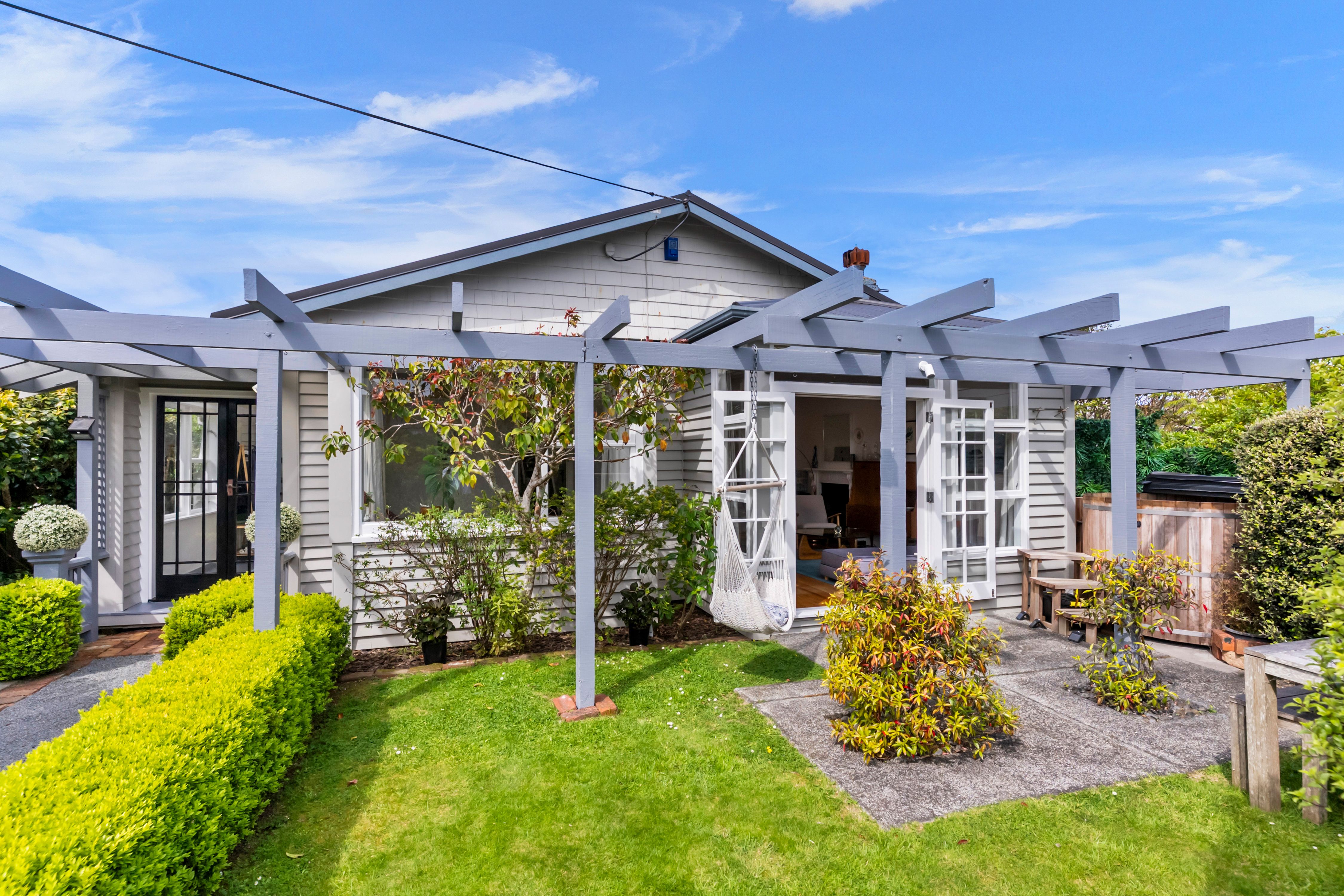 18 Raine Street, Karori, Wellington City 6012 - Sold House - Ray White ...