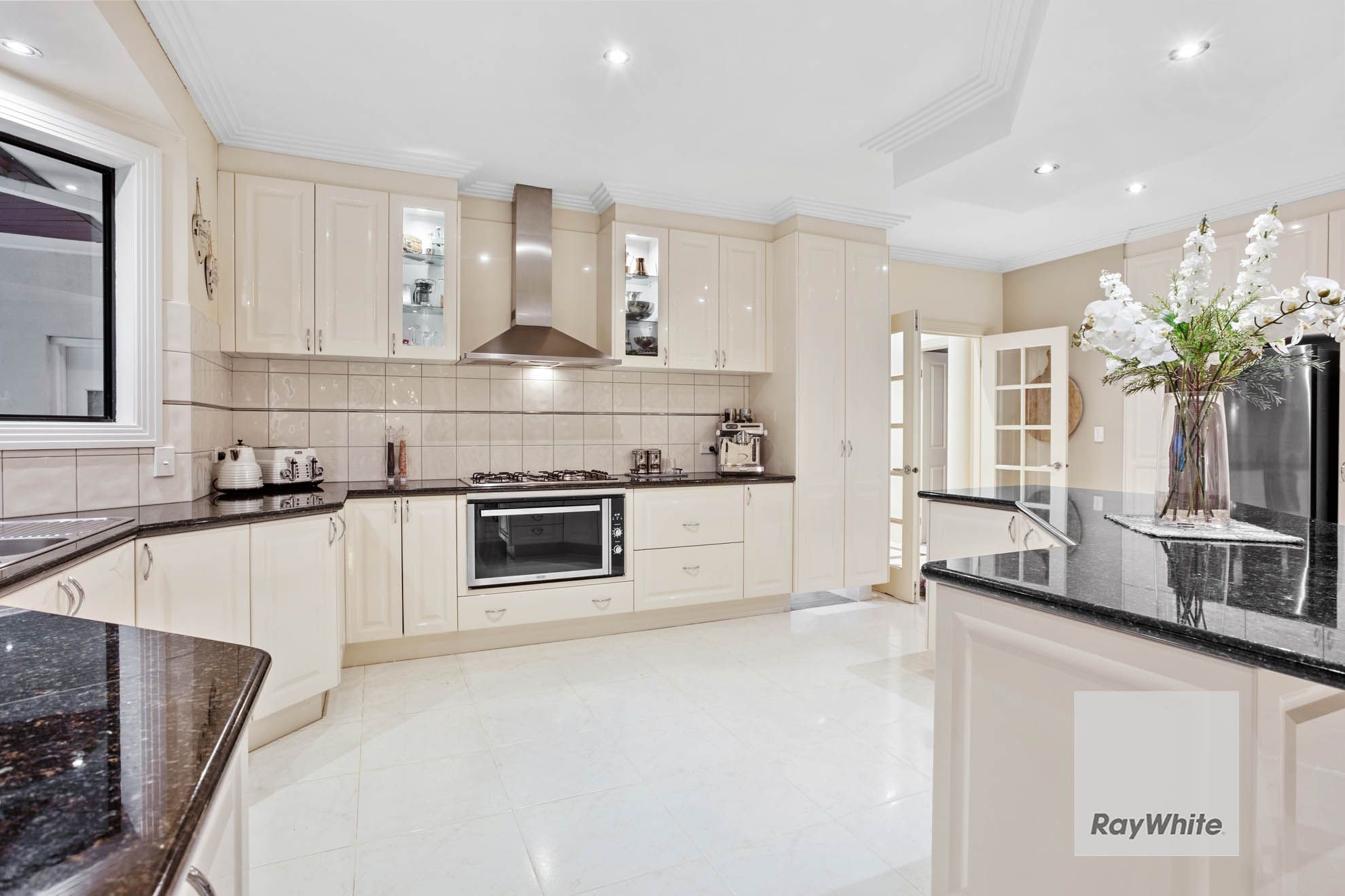 8 Nolan Place, Taylors Lakes, VIC 3038 - Sold House - Ray White Taylors ...