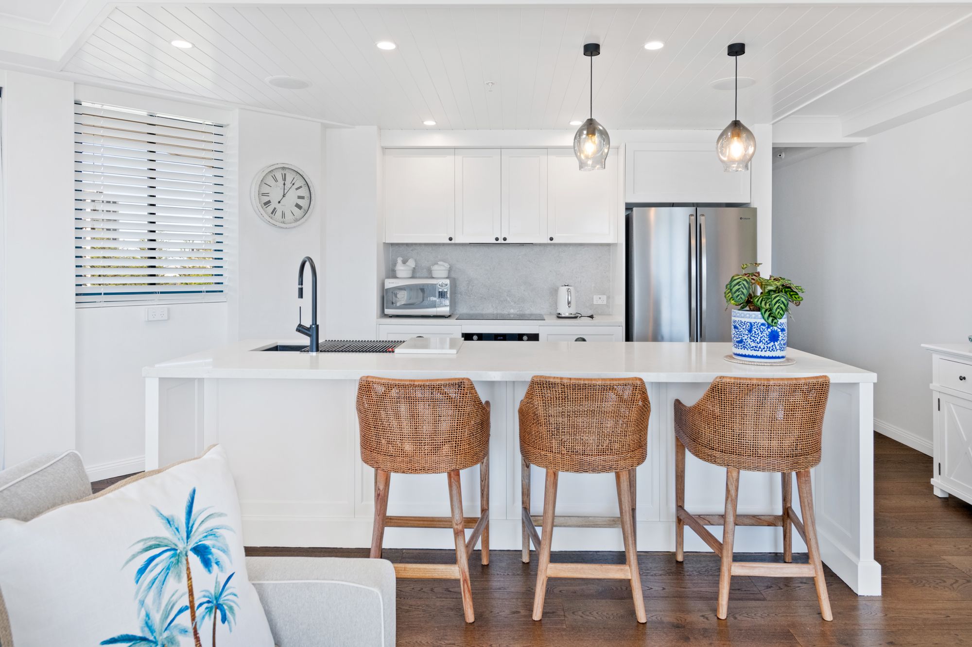 17/22 Montgomery Avenue, Main Beach, QLD 4217 - Sold Apartment - Ray ...