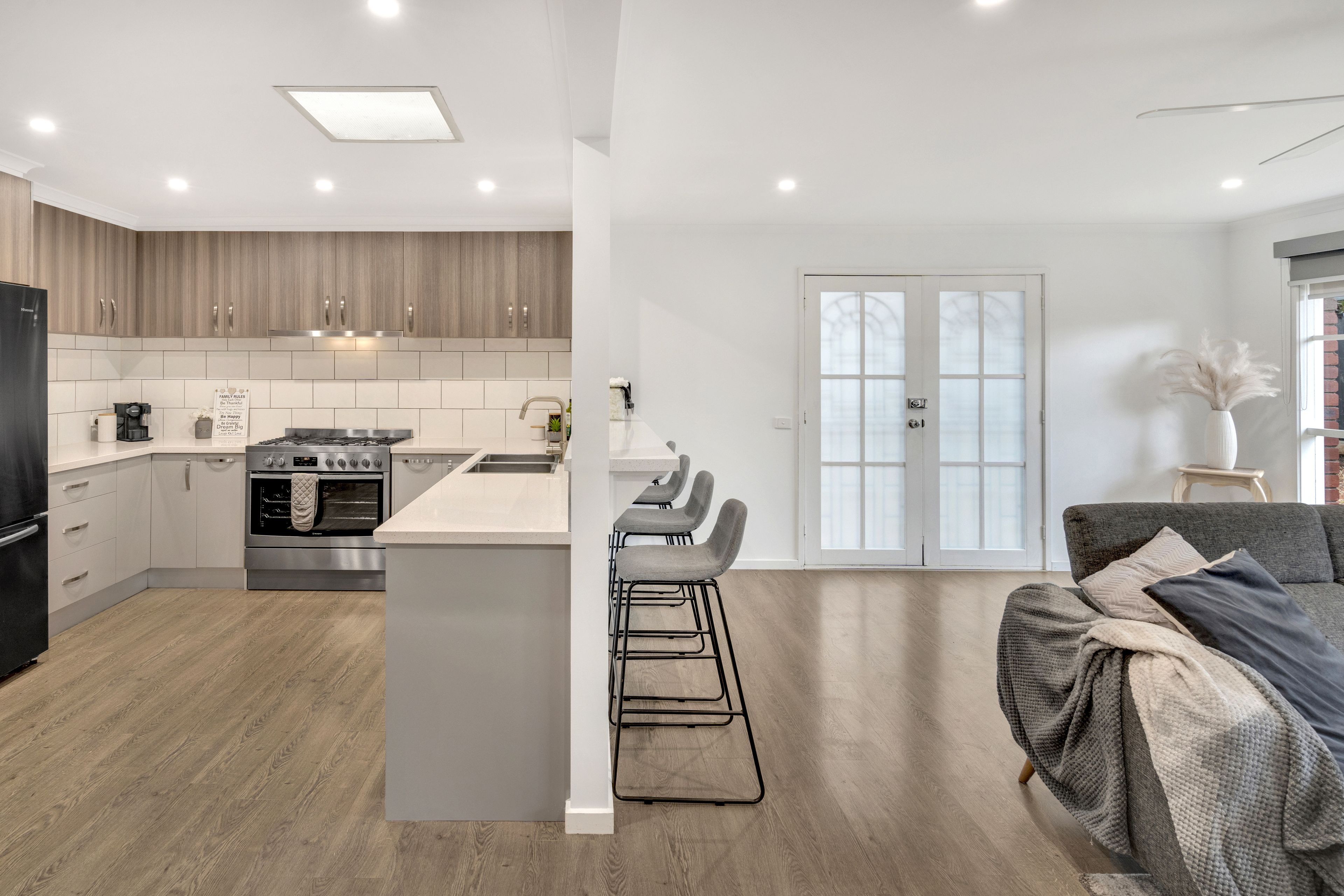 1/16 Manningtree Parade, Craigieburn, VIC 3064 - Sold House - Ray White ...