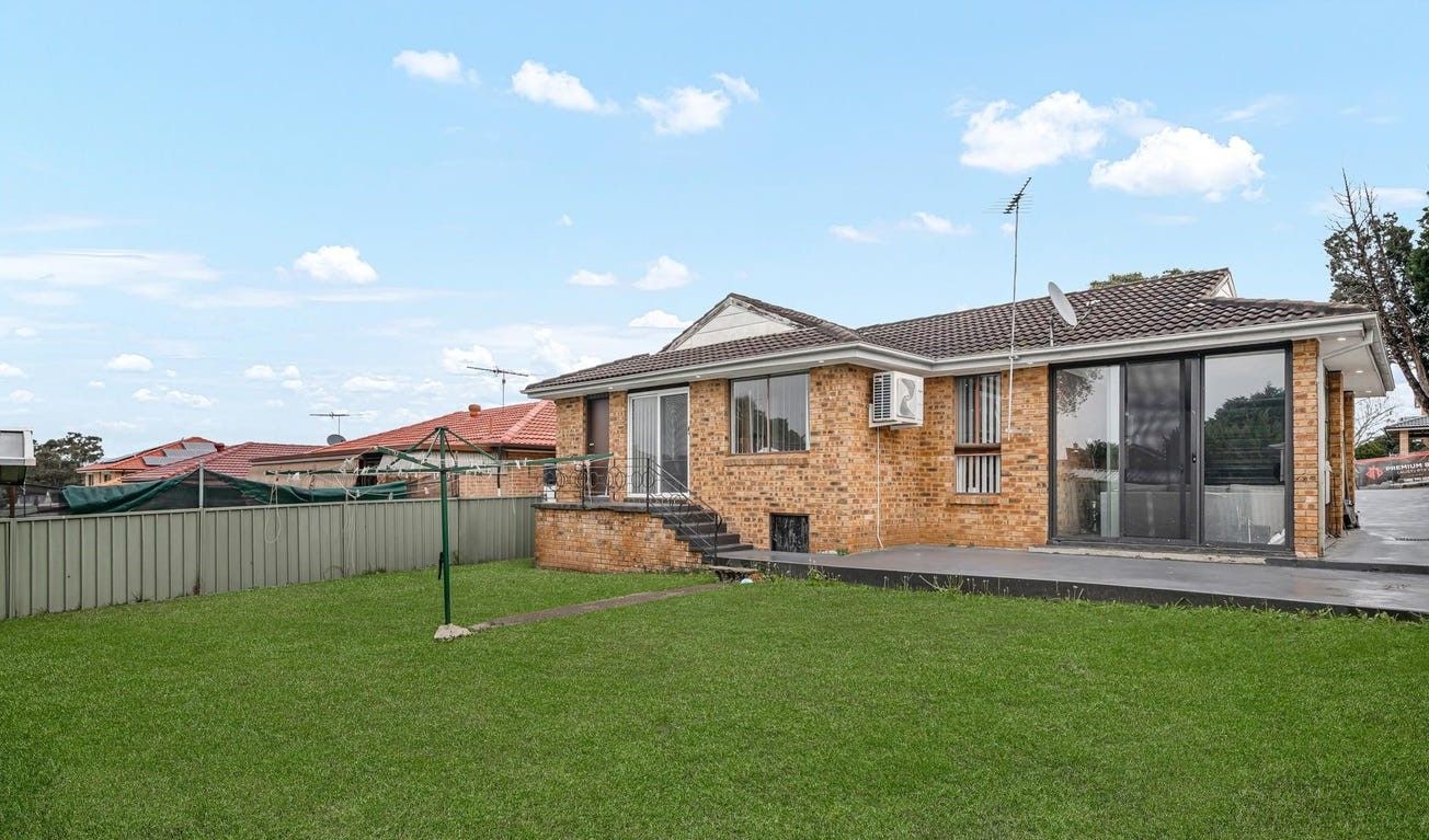 12 Lilly Street, Wetherill Park, NSW 2164 - House for Rent - Three ...